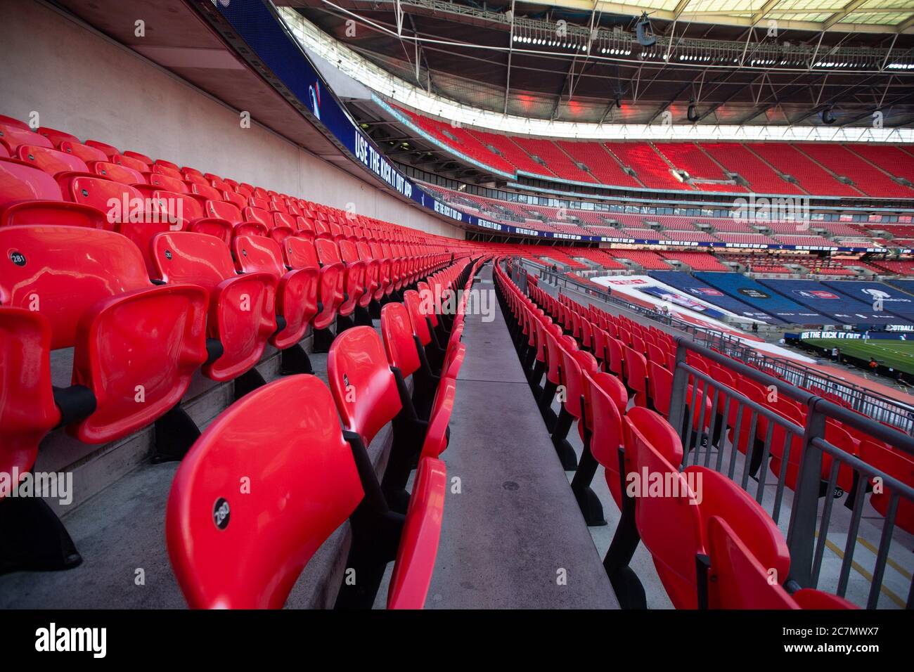 Empty seats at wembley stadium hi-res stock photography and images - Alamy