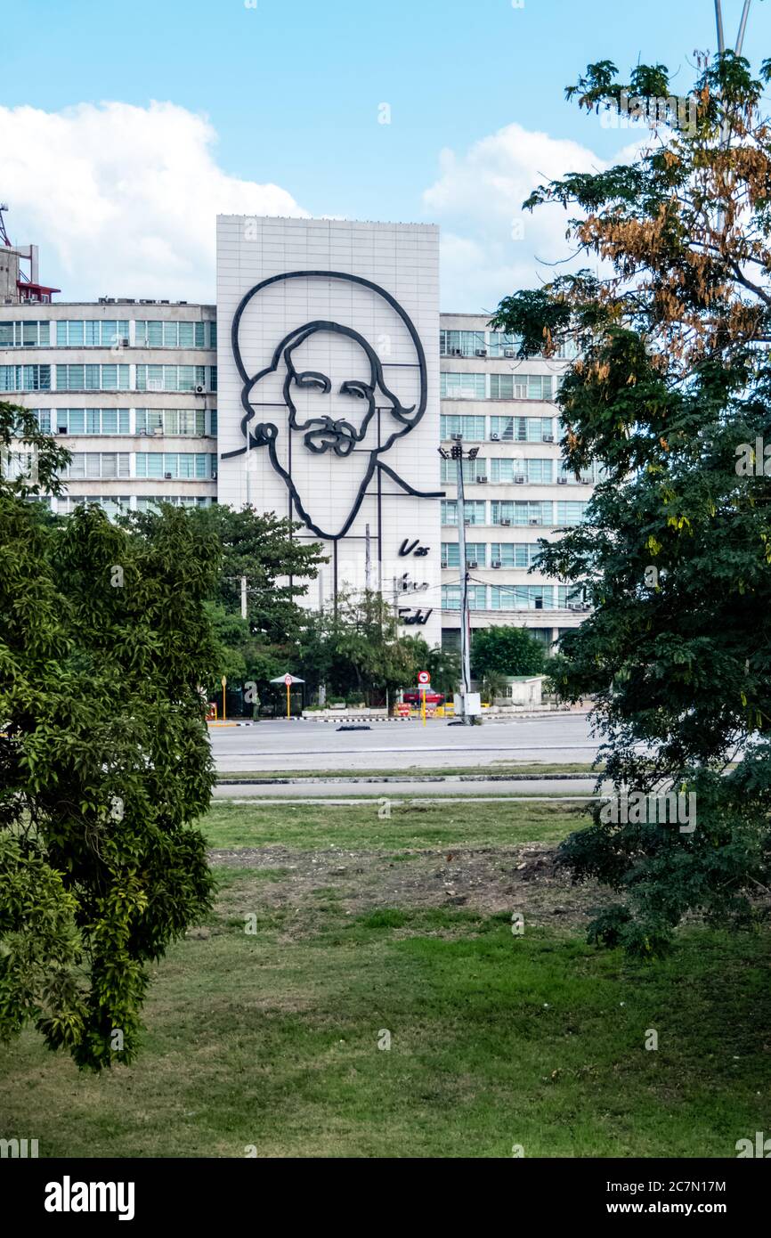 5-story steel outline of Fidel Castro's face in The Plaza de la ...