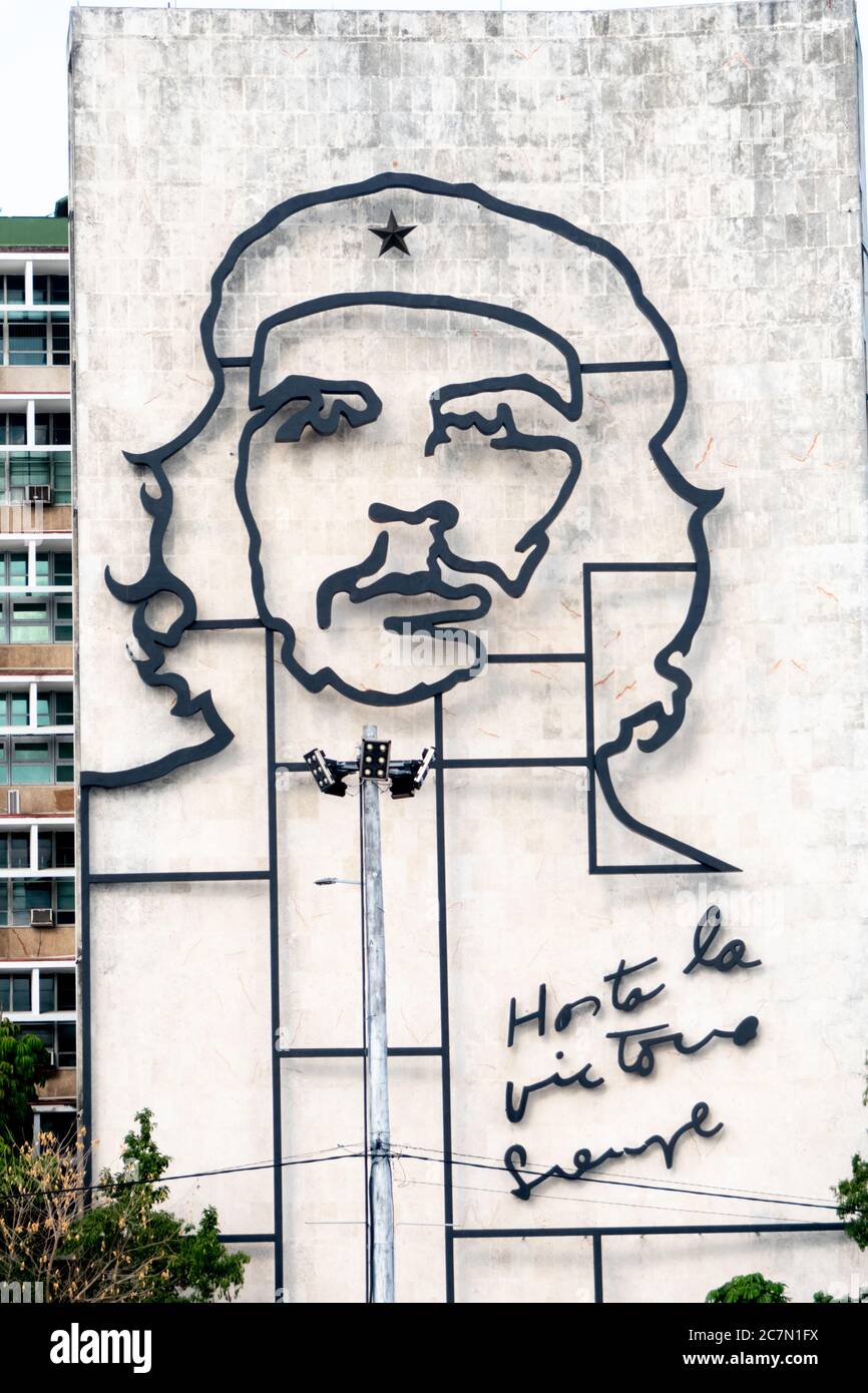 5-story steel outline of Che Guevara's face in The Plaza de la ...