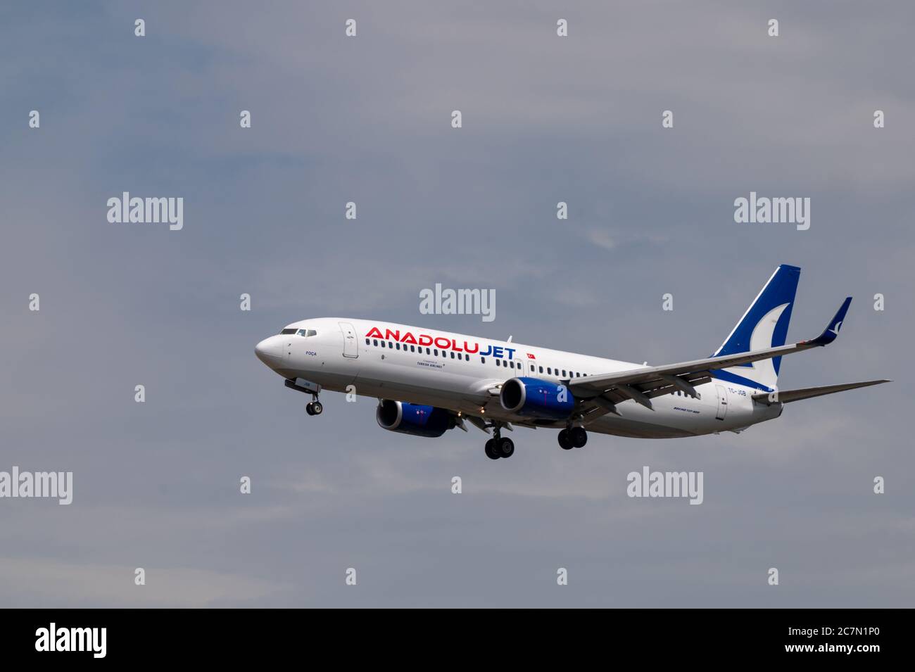 Boeing 737 landing gear hi-res stock photography and images - Alamy