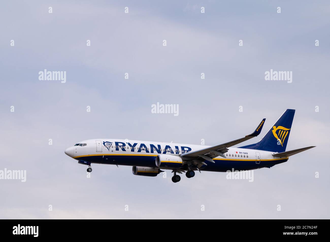 Boeing 737 landing gear hi-res stock photography and images - Alamy