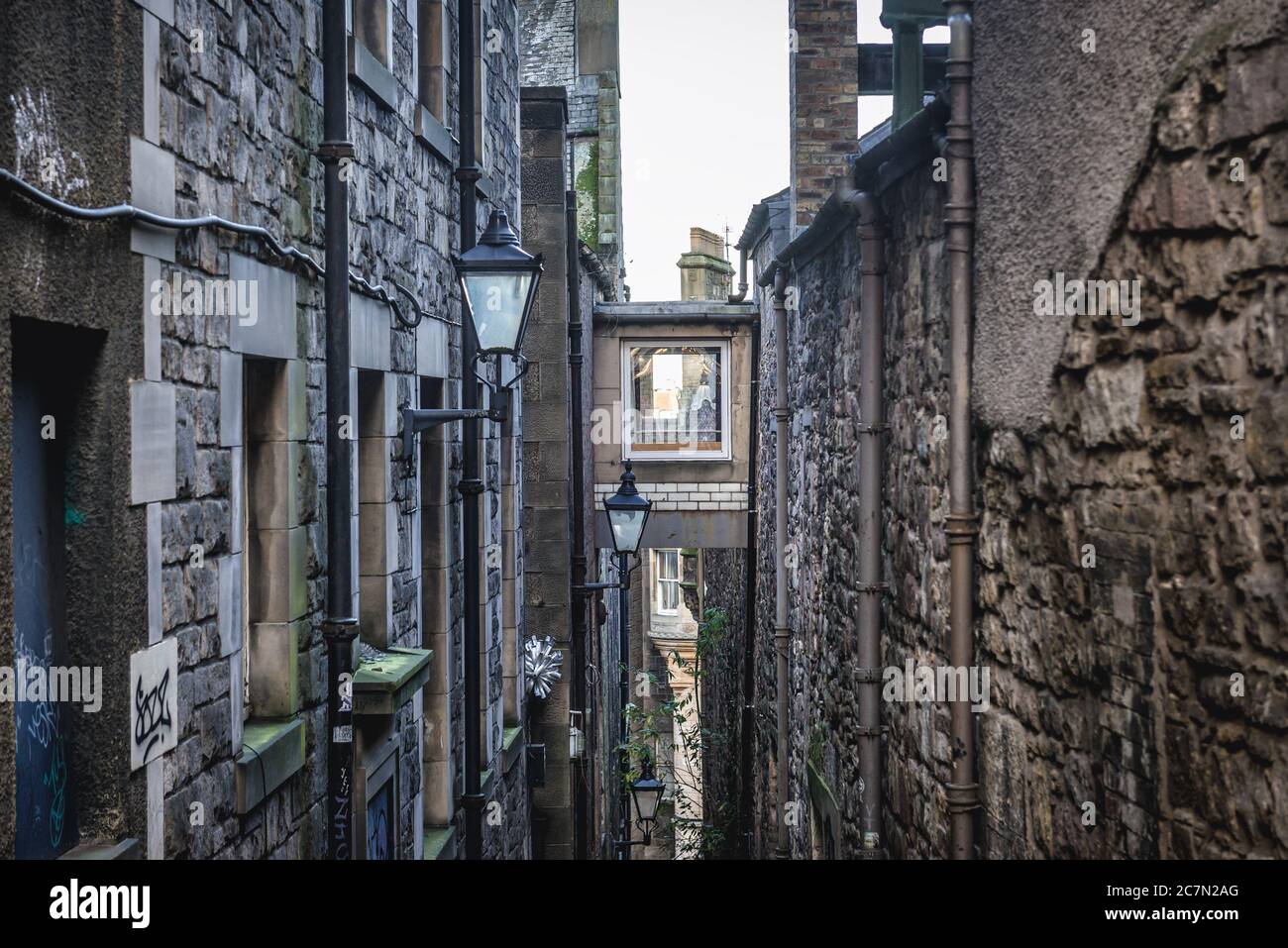 Narrow passage from High Street, part of Royal Mile in Edinburgh, the ...