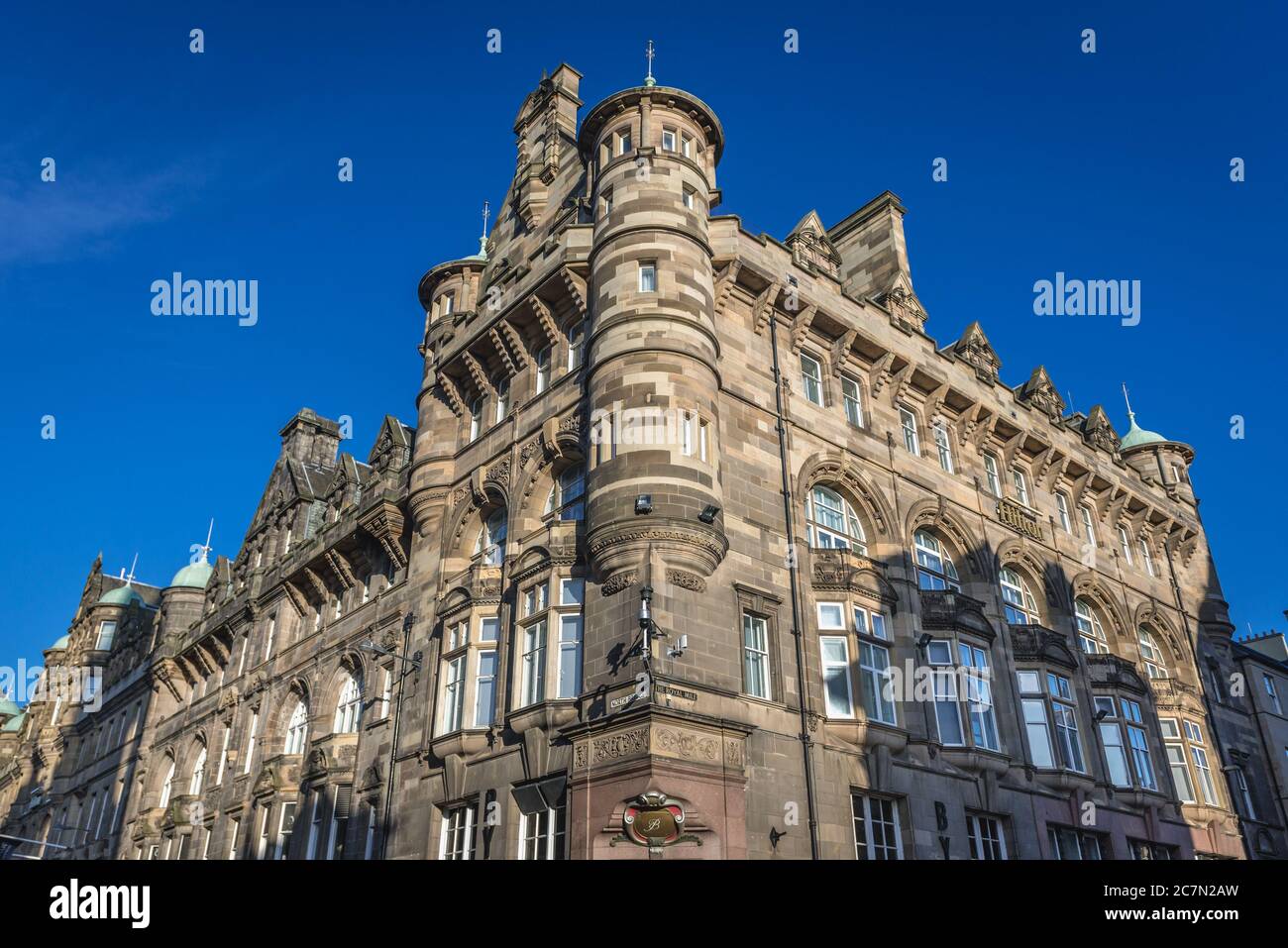 Old building on the corner of North Birdge and High Street in Edinburgh ...