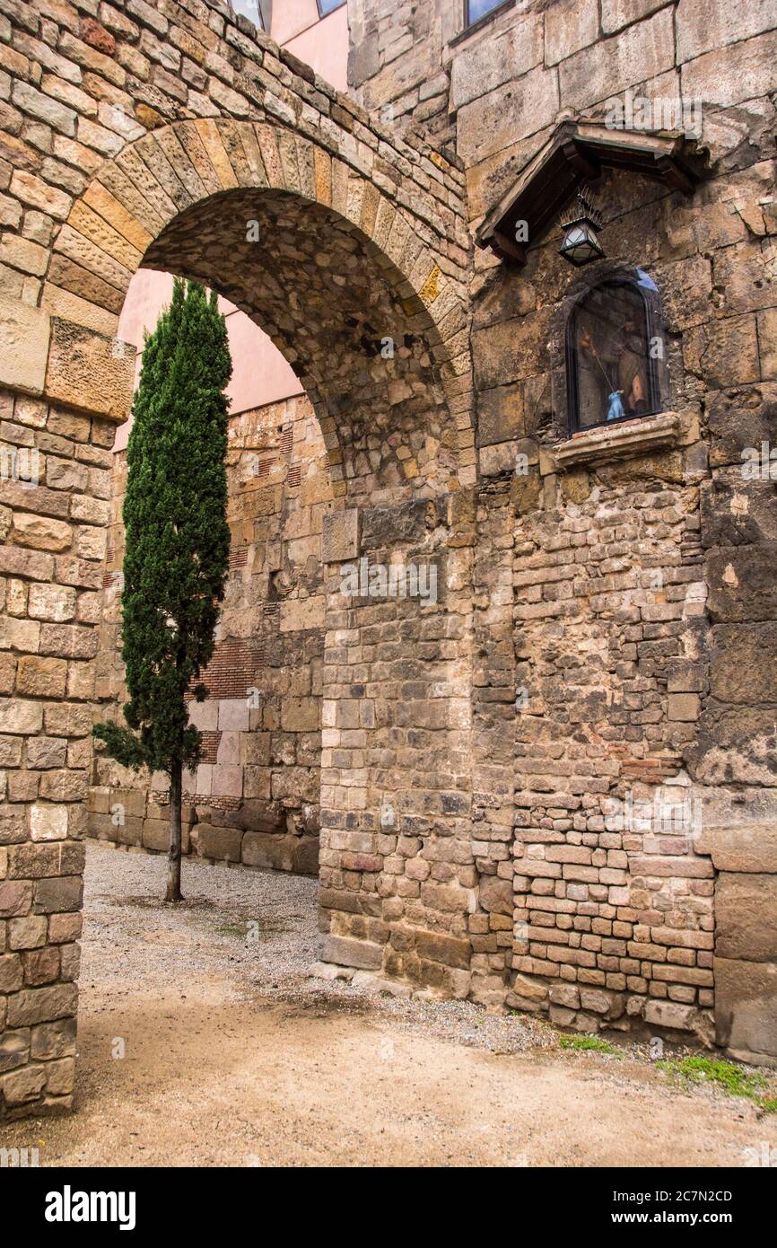 An archway bridge connecting two buildings across from each other on a ...