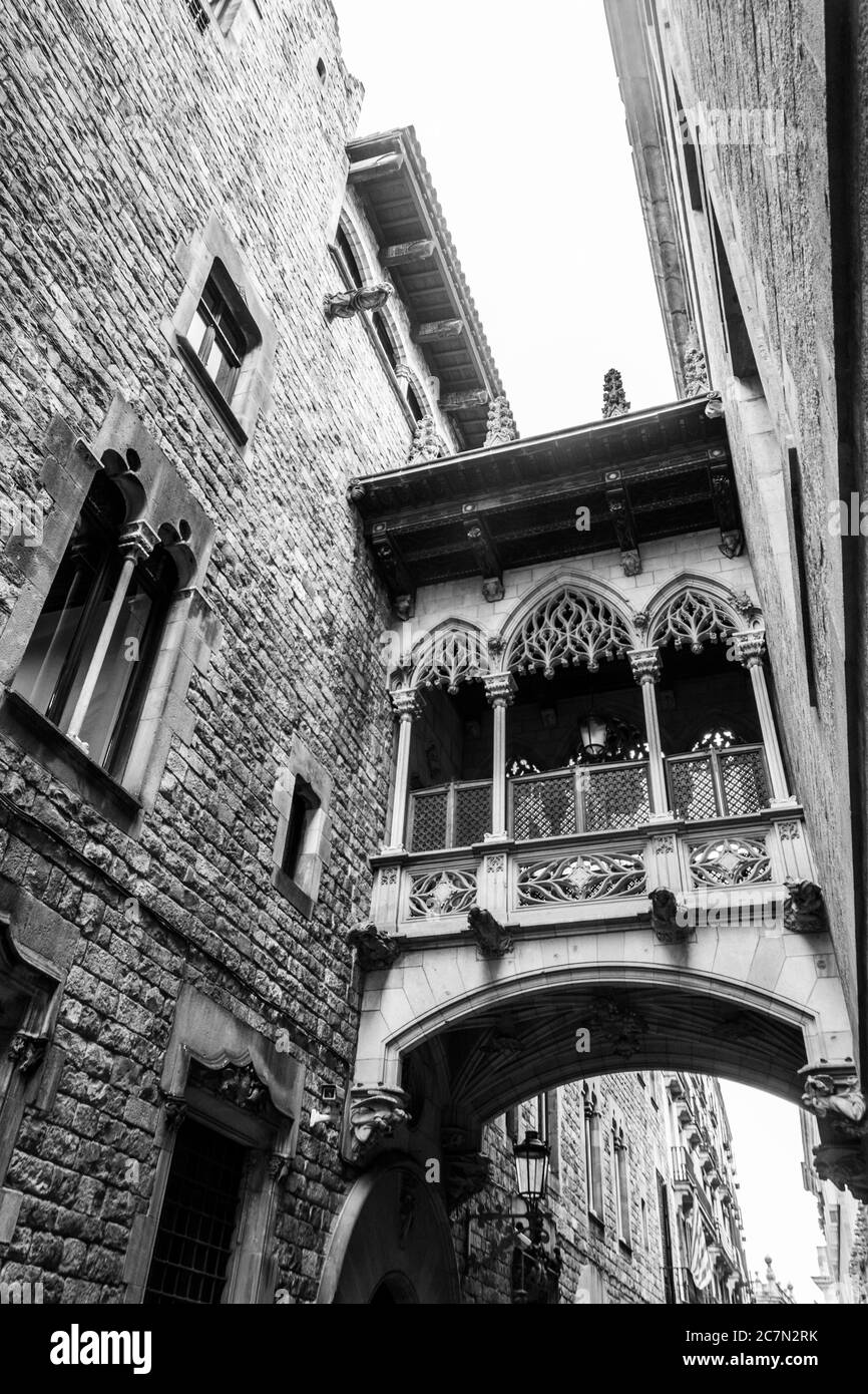 Connecting two buildings hi-res stock photography and images - Alamy