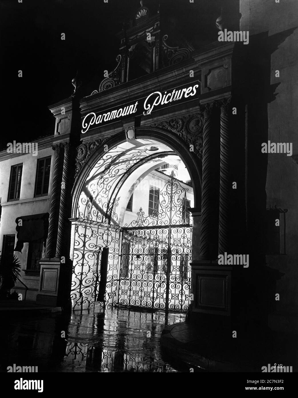 PARAMOUNT STUDIO GATE at West Coast Hollywood Studio 5431 Marathon ...