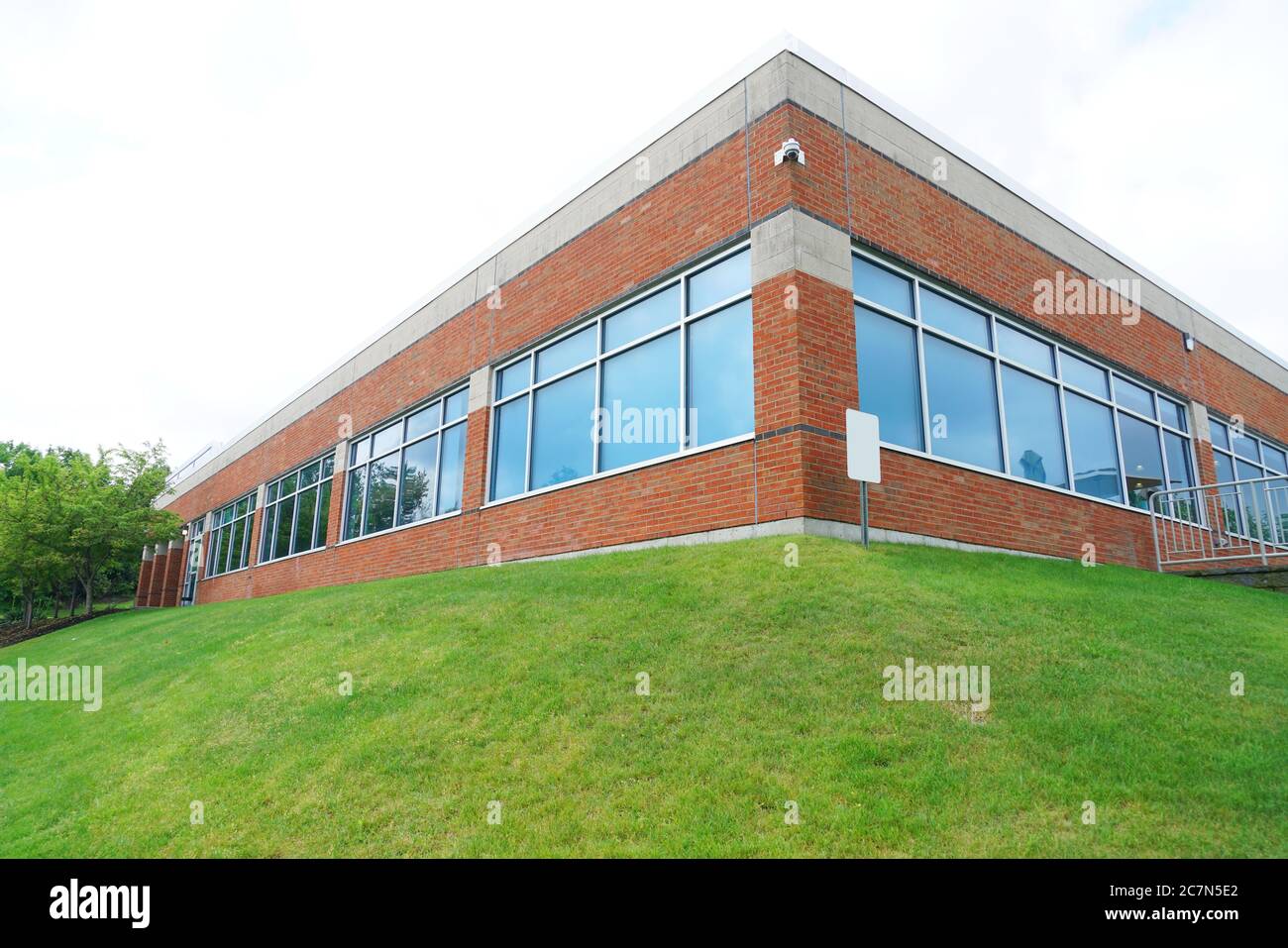 Building wall corner low angle hi-res stock photography and images - Alamy