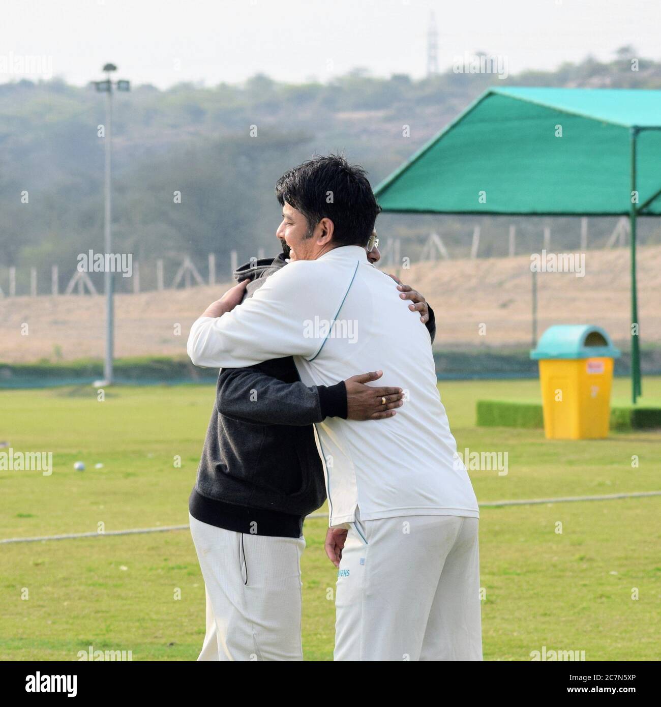 Full length of cricketer playing on field during sunny day, Cricketer ...