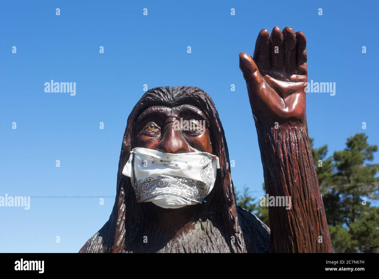 Sculpture statue is wearing a face mask hi-res stock photography and ...