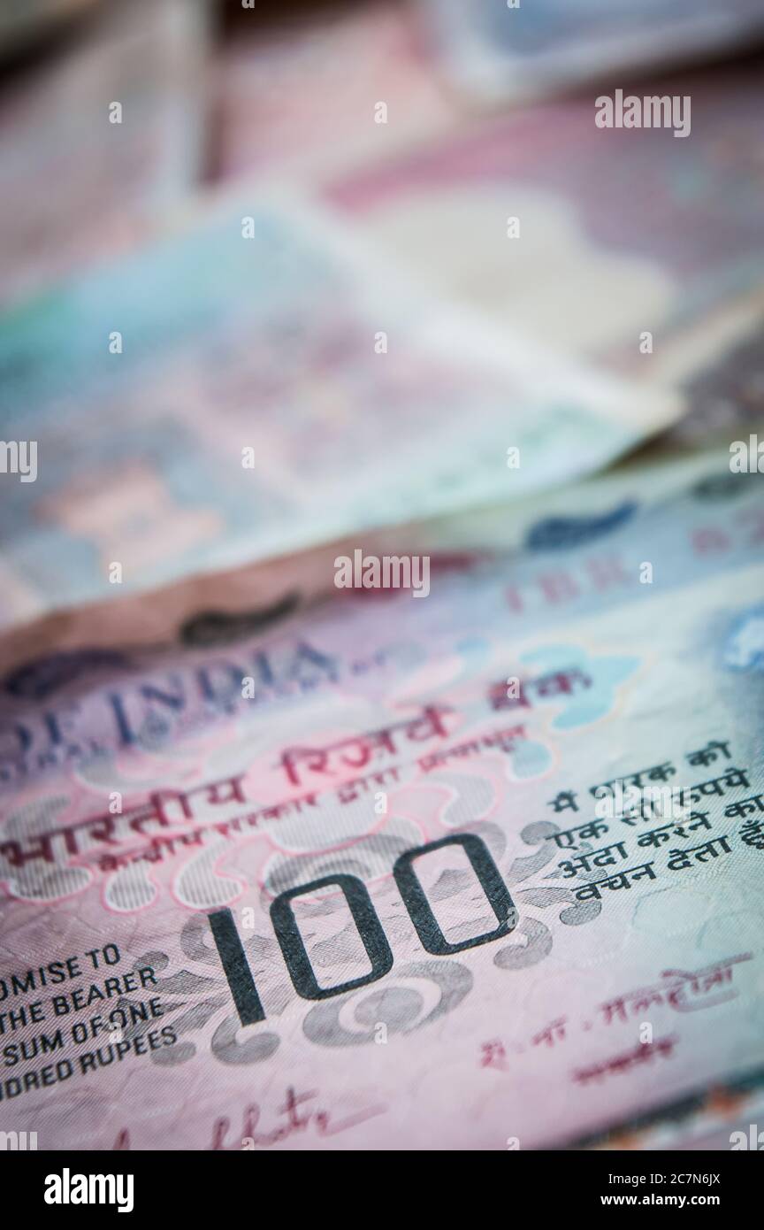 100 rupees note hi-res stock photography and images - Alamy