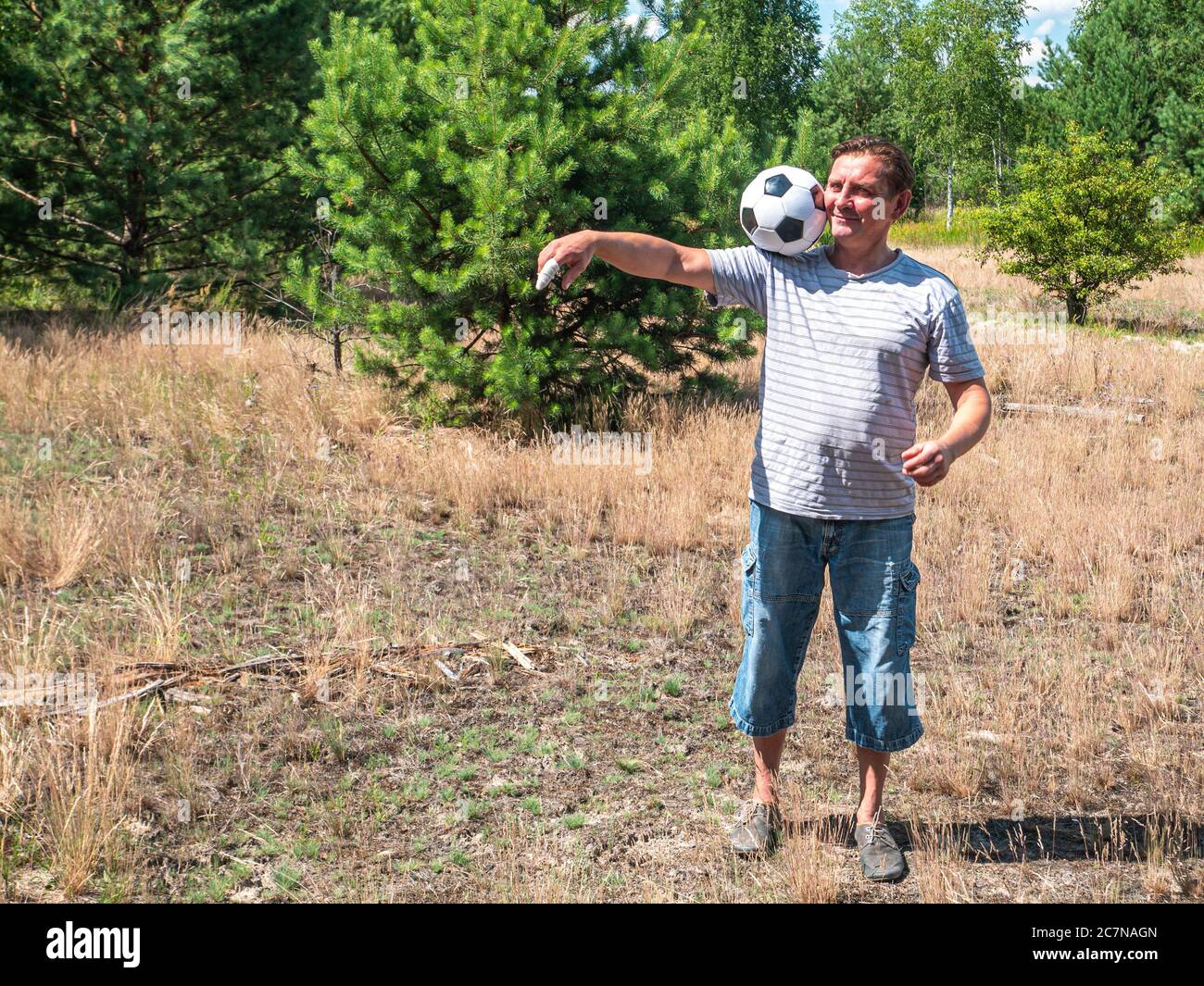 Man playing football 35 years hi-res stock photography and images - Alamy
