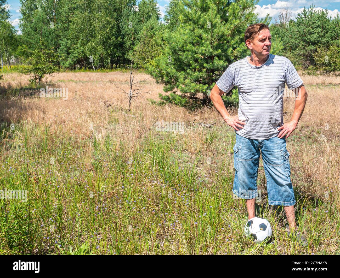 Man playing football 35 years hi-res stock photography and images - Alamy
