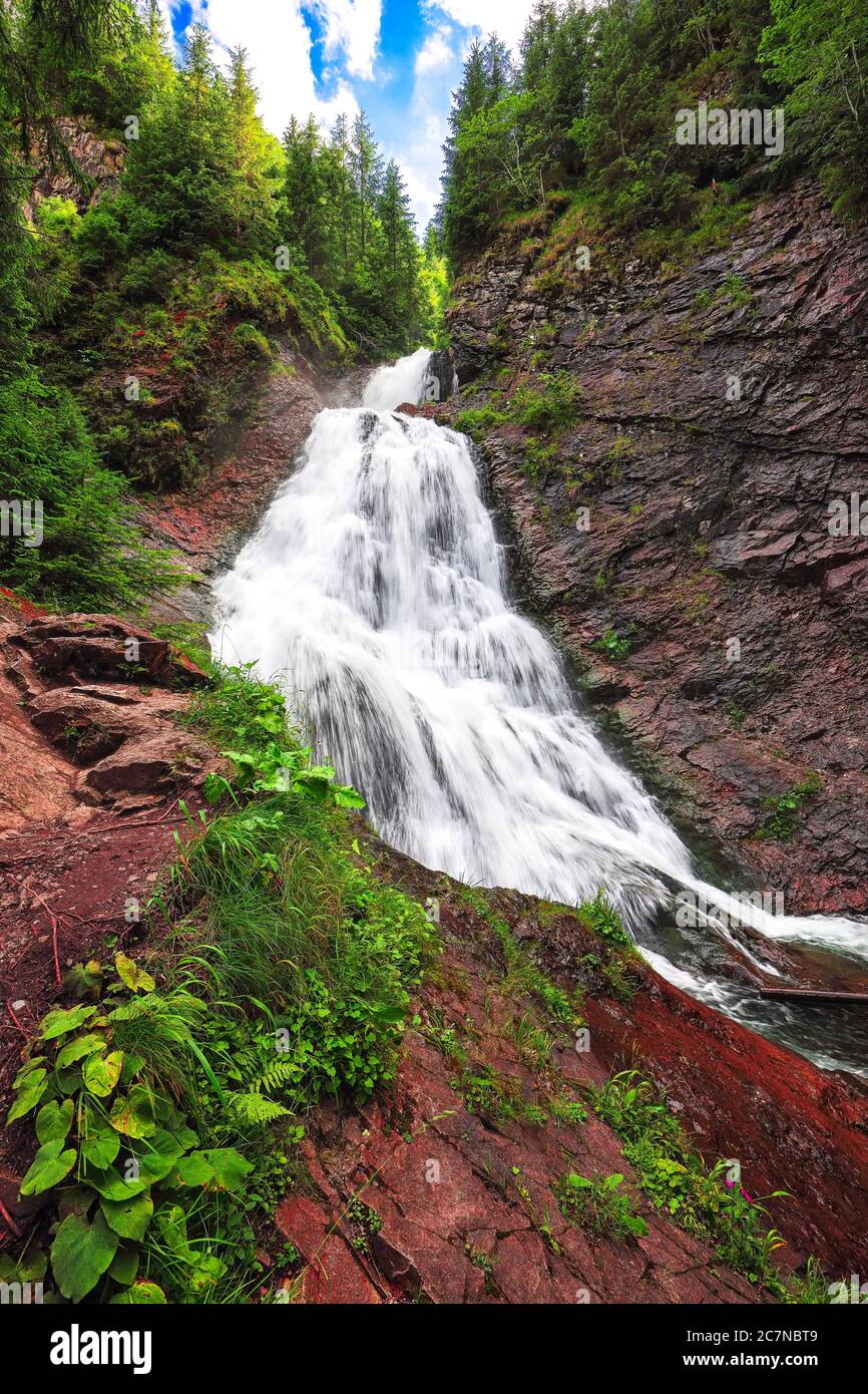 Valul miresei waterfall hi-res stock photography and images - Alamy