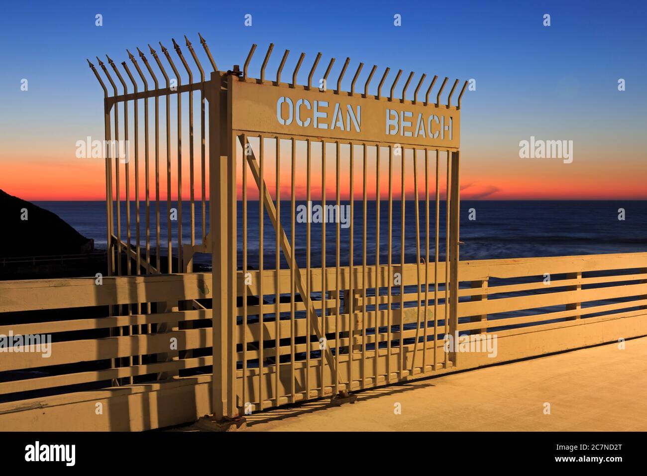 Gate ocean beach pier hi-res stock photography and images - Alamy