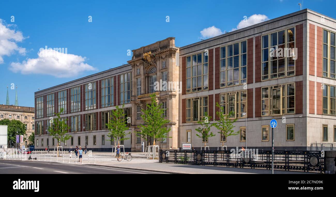 Berlin techno hi-res stock photography and images - Alamy