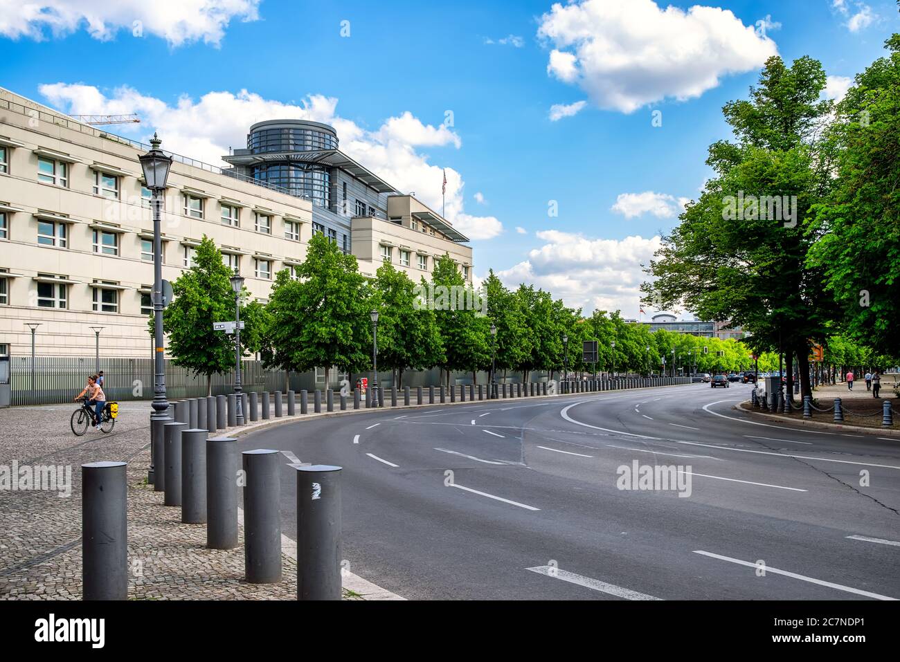 American embassy hi-res stock photography and images - Alamy
