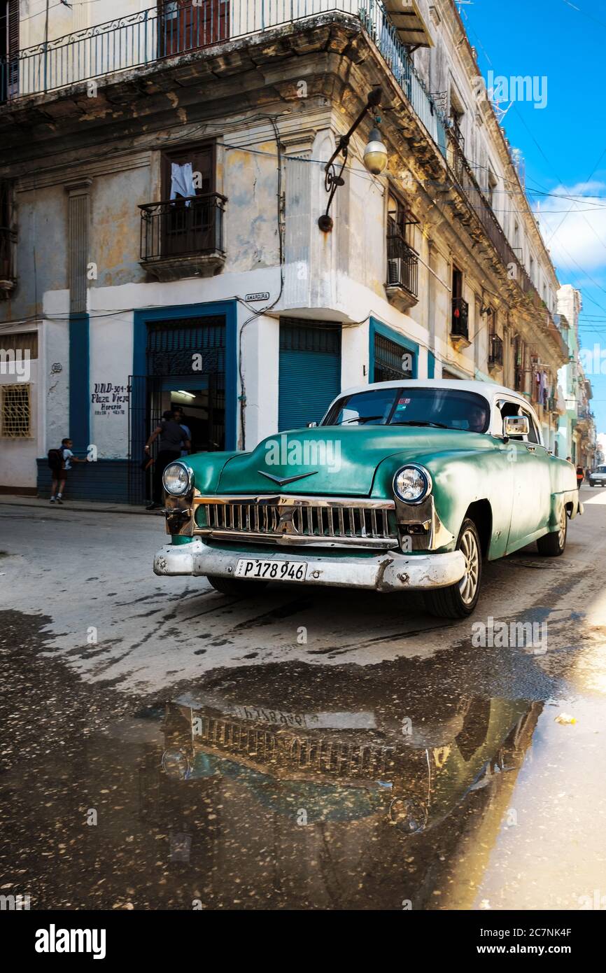 Vintage car reflections water hi-res stock photography and images - Alamy