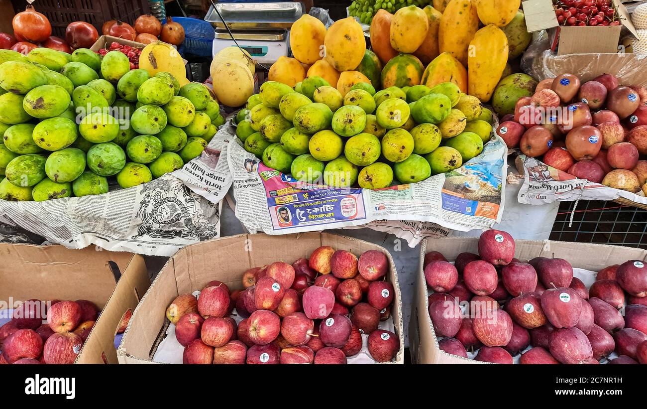 Juicy ripe indian mangoes hi-res stock photography and images - Alamy