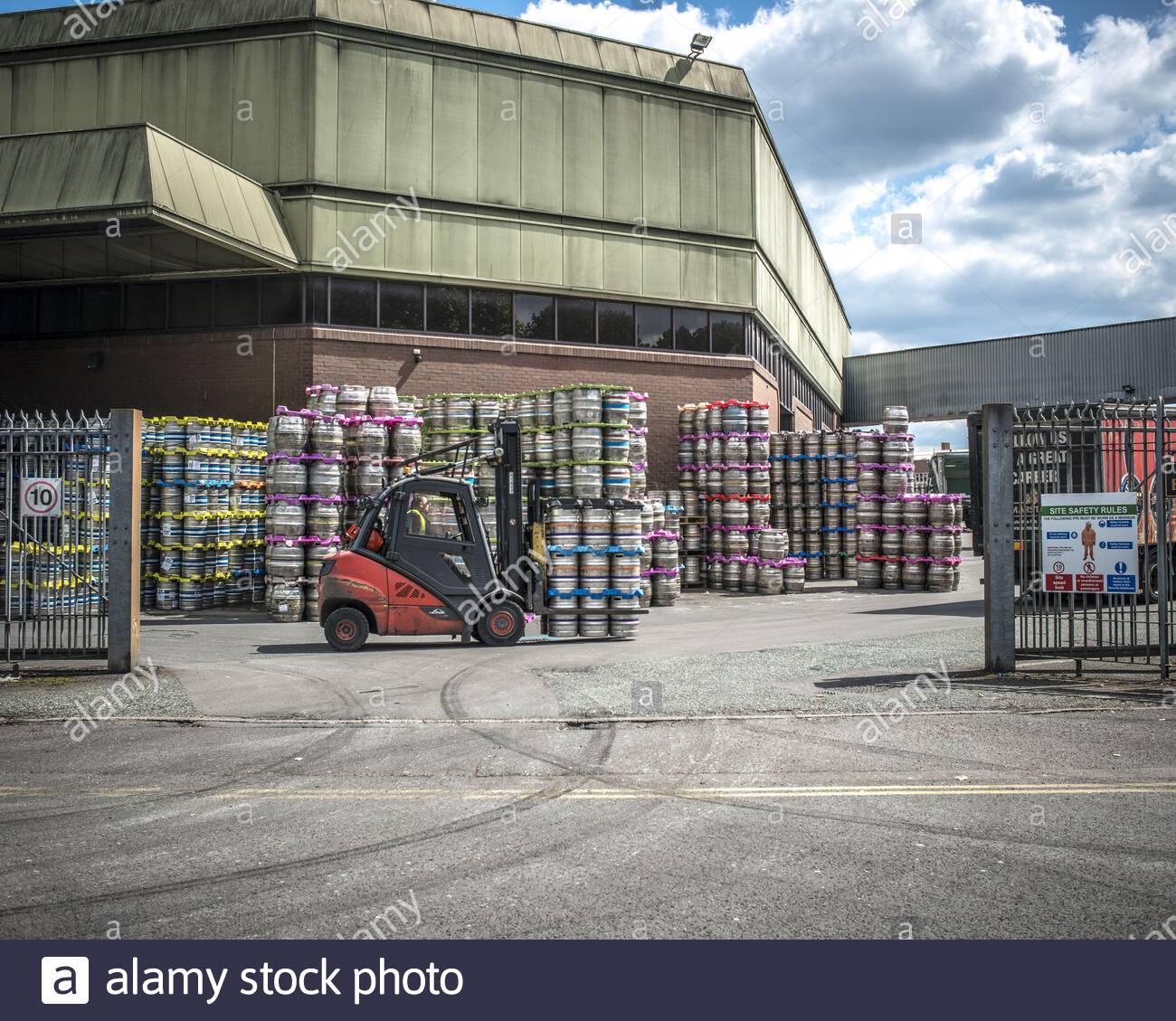 Thwaites Brewery High Resolution Stock Photography and Images - Alamy