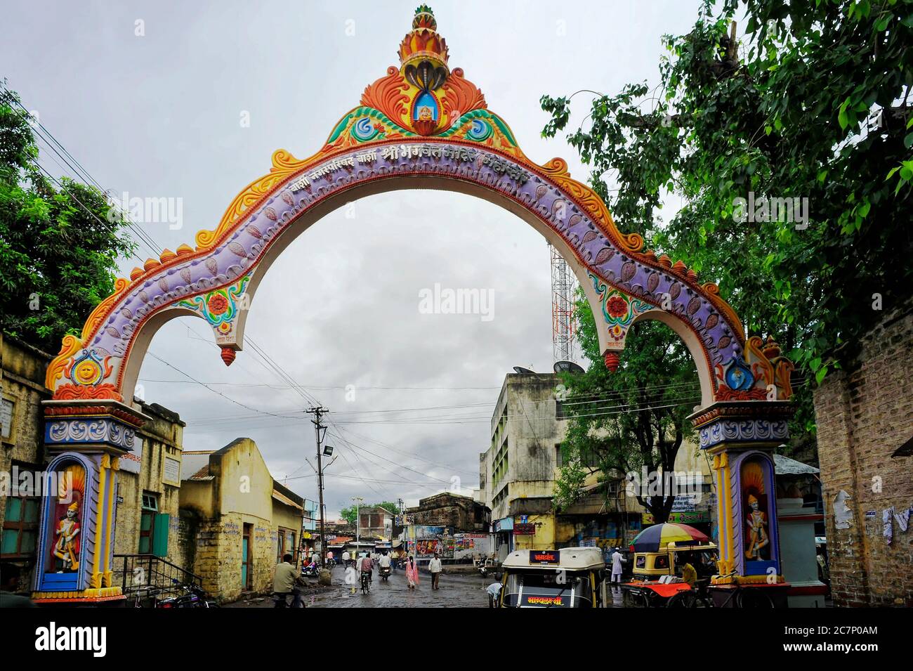 Curved arch structure hi-res stock photography and images - Alamy