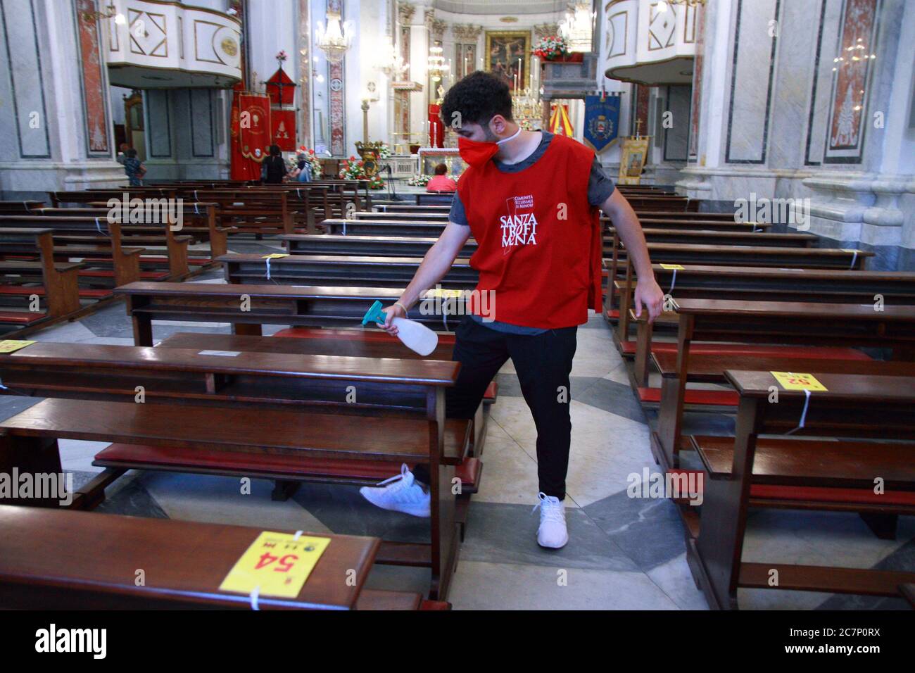 Church woman cleaning hi-res stock photography and images - Alamy