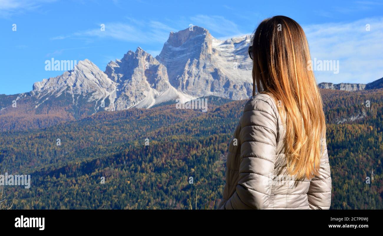 Girl looks mountain lake hi-res stock photography and images - Alamy