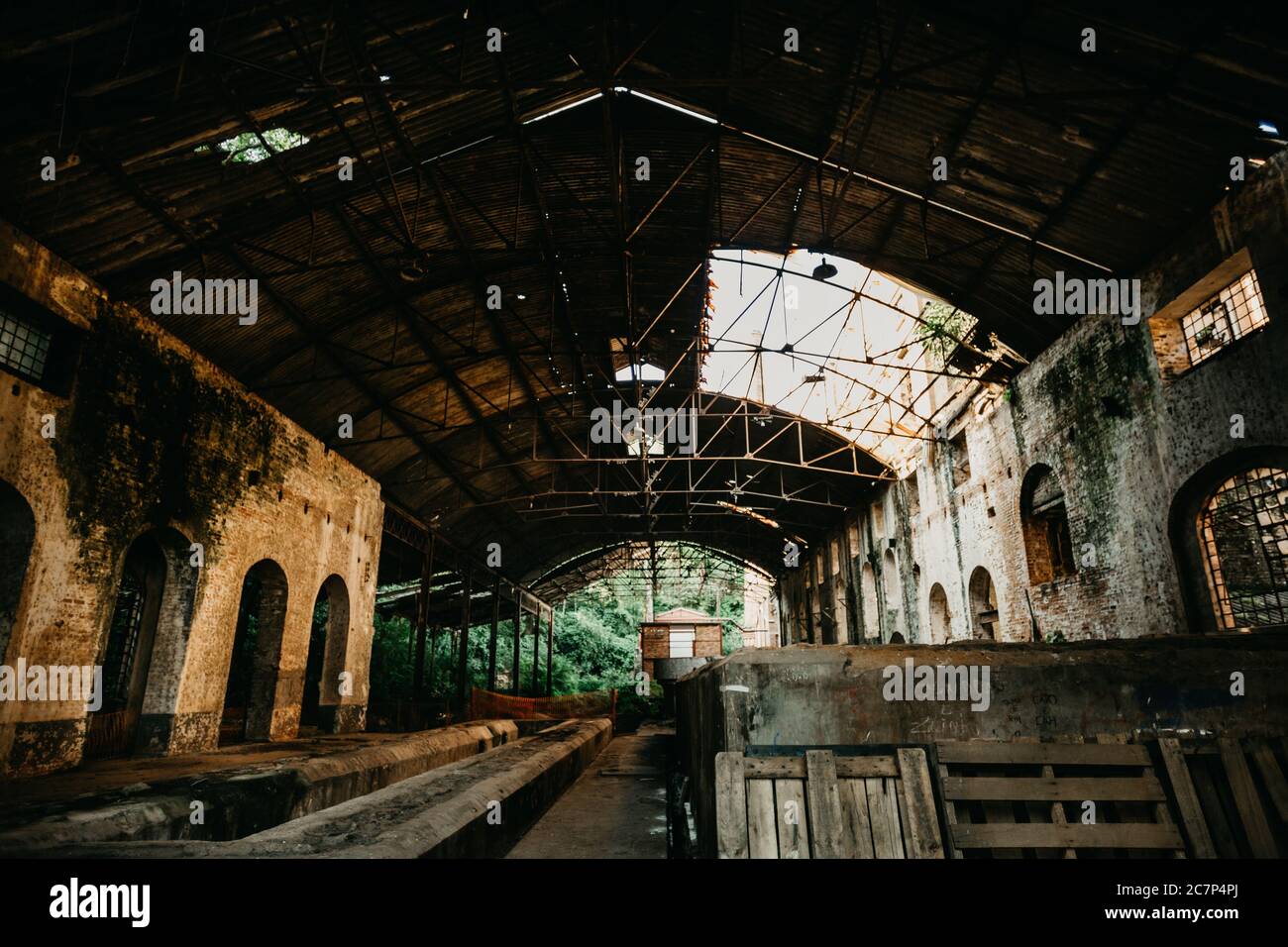 Abandoned ruined industrial warehouse Stock Photo - Alamy
