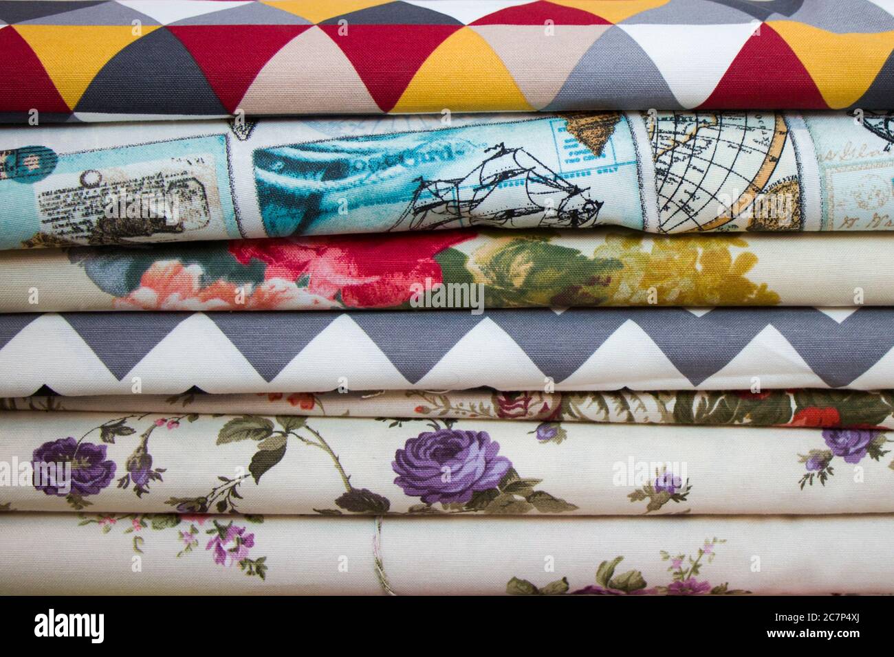 Fabricate silk and cloth on the shop shelf, multicolor and many pattern ...