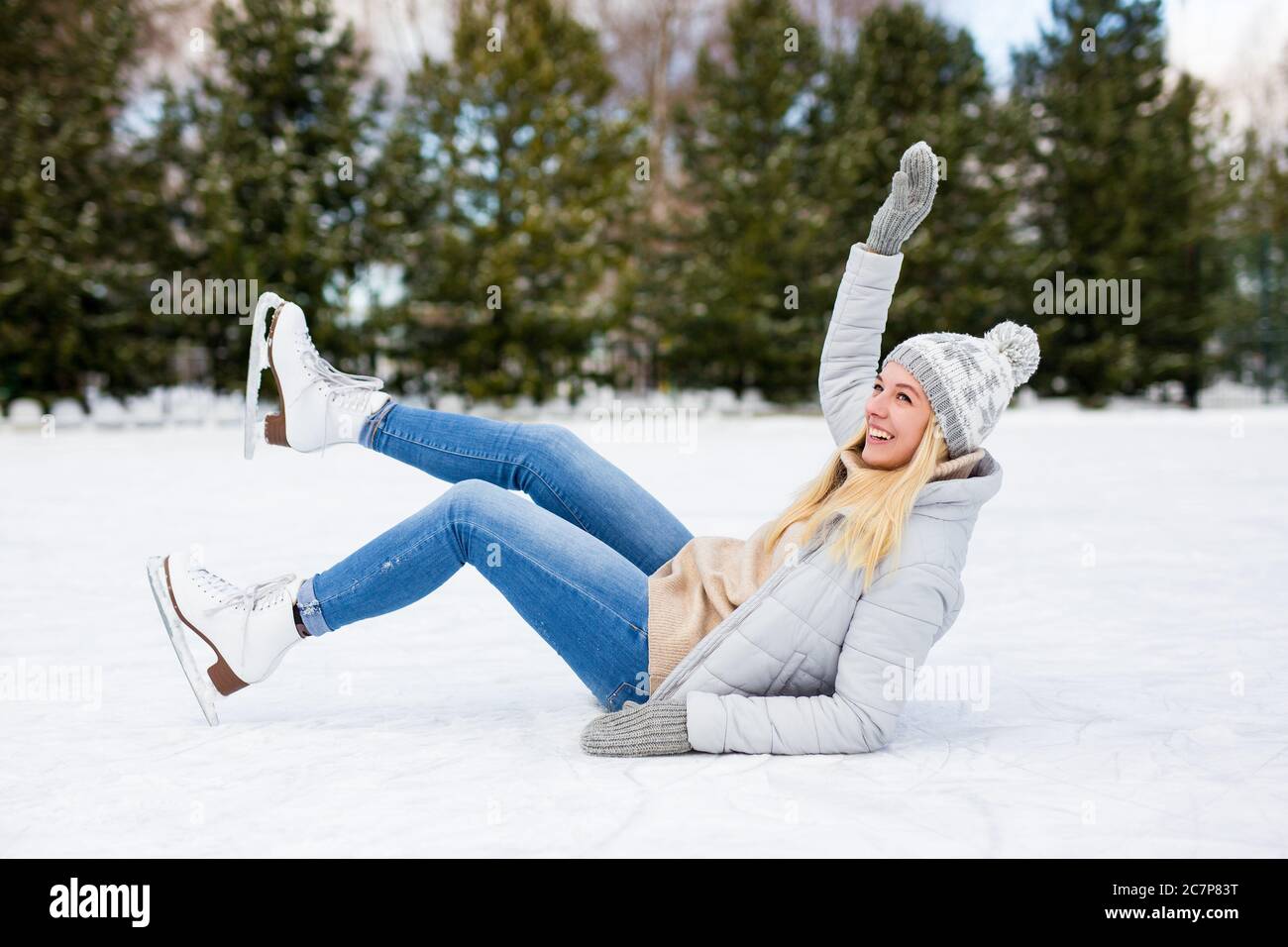 Skating falling down hi-res stock photography and images - Alamy