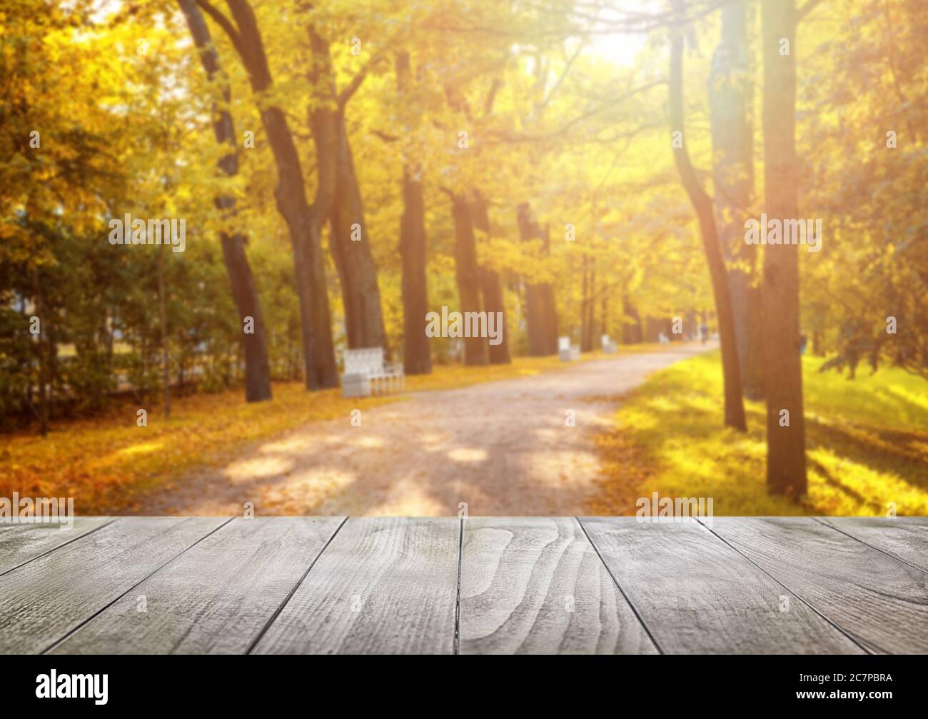 Table falling hi-res stock photography and images - Alamy