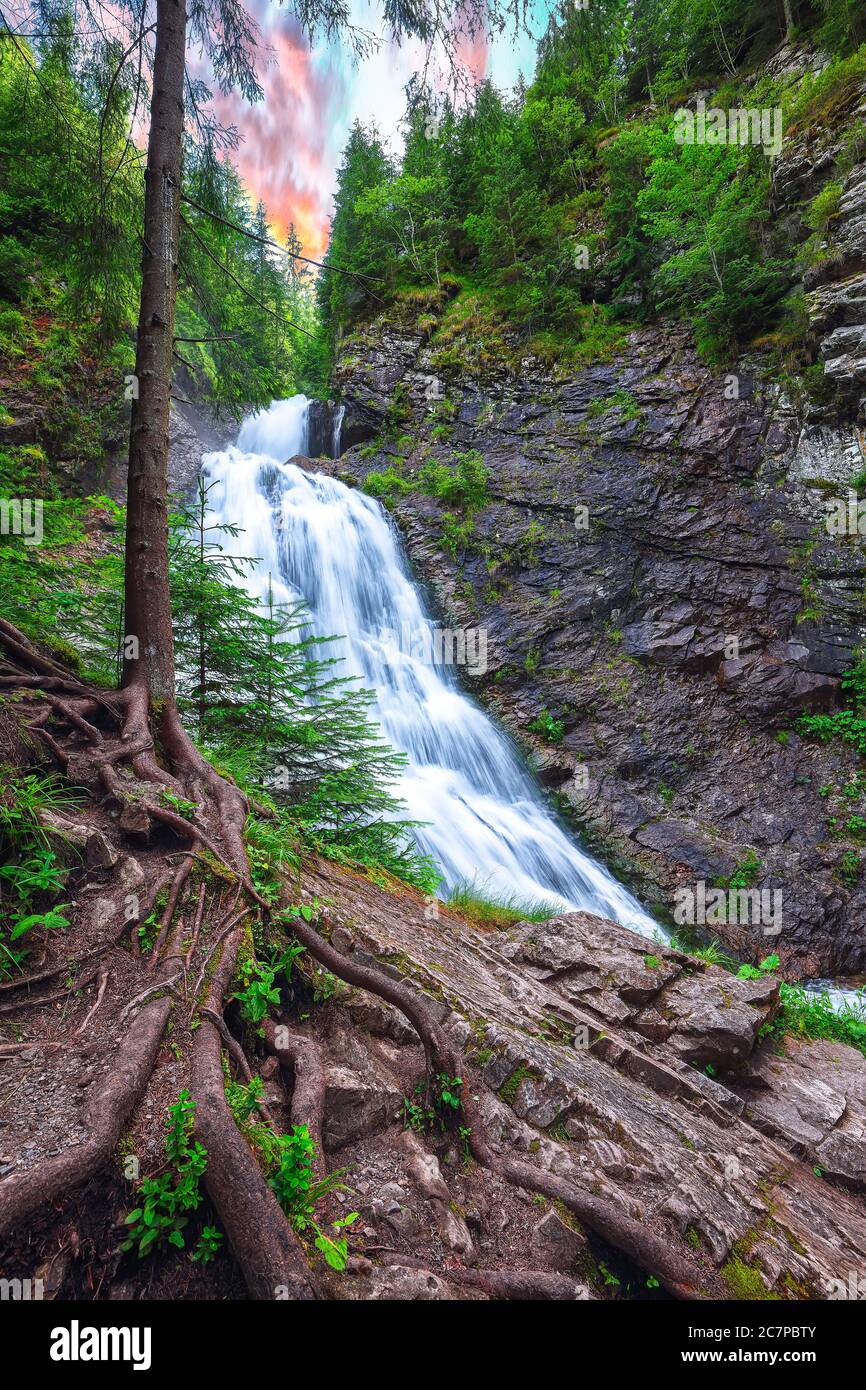 Valul miresei waterfall hi-res stock photography and images - Alamy