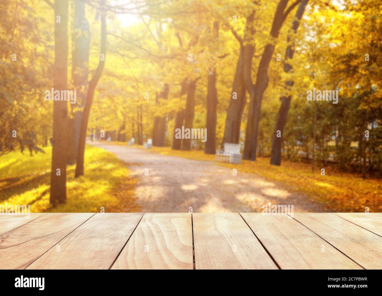 Table falling hi-res stock photography and images - Alamy