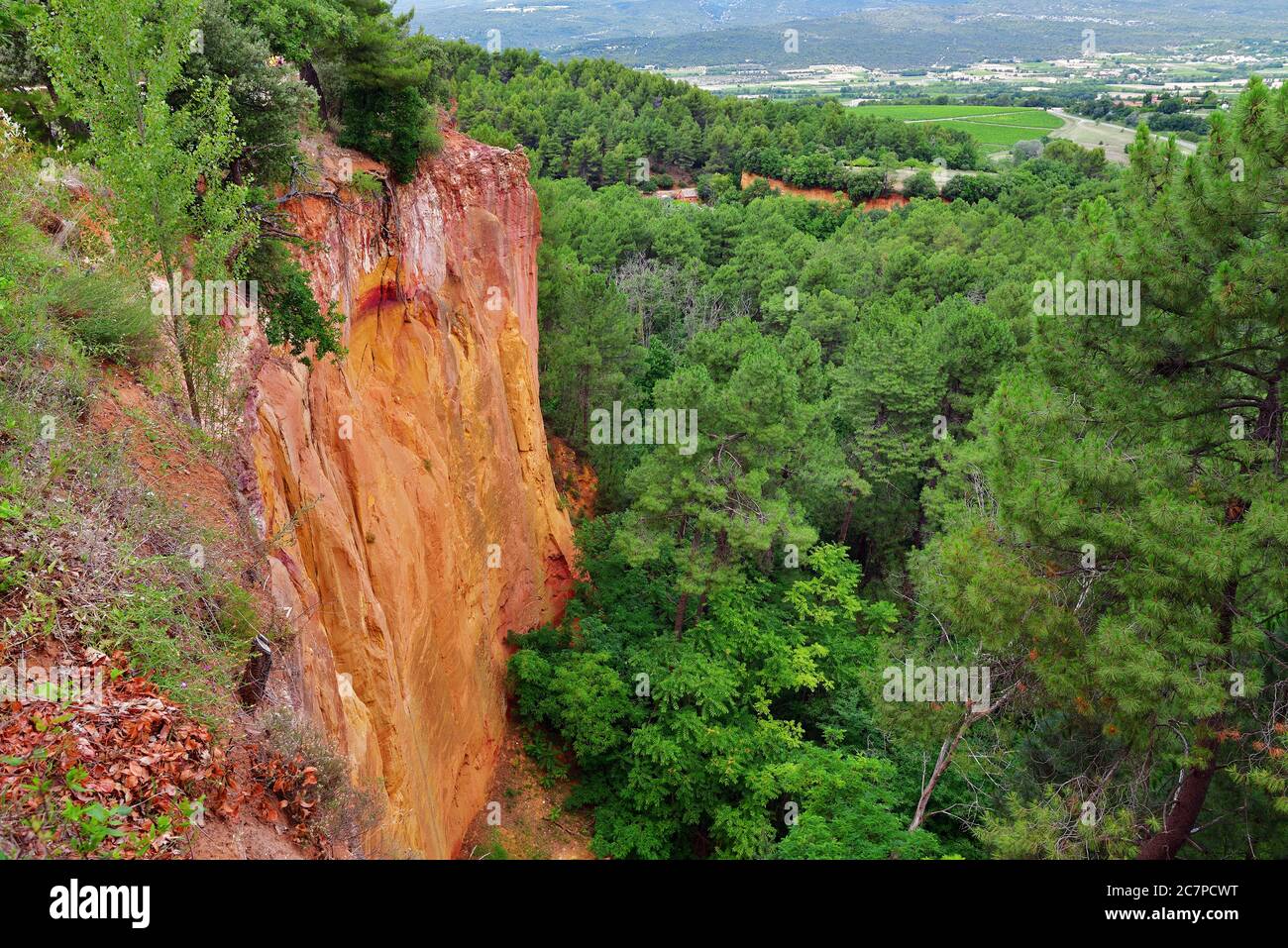 Red rocks around village of Roussillon, Provence, France Stock Photo ...