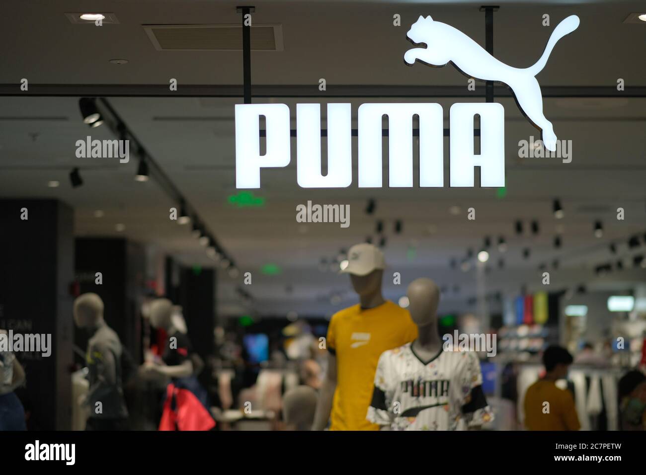 Puma logo hi-res stock photography and images - Alamy