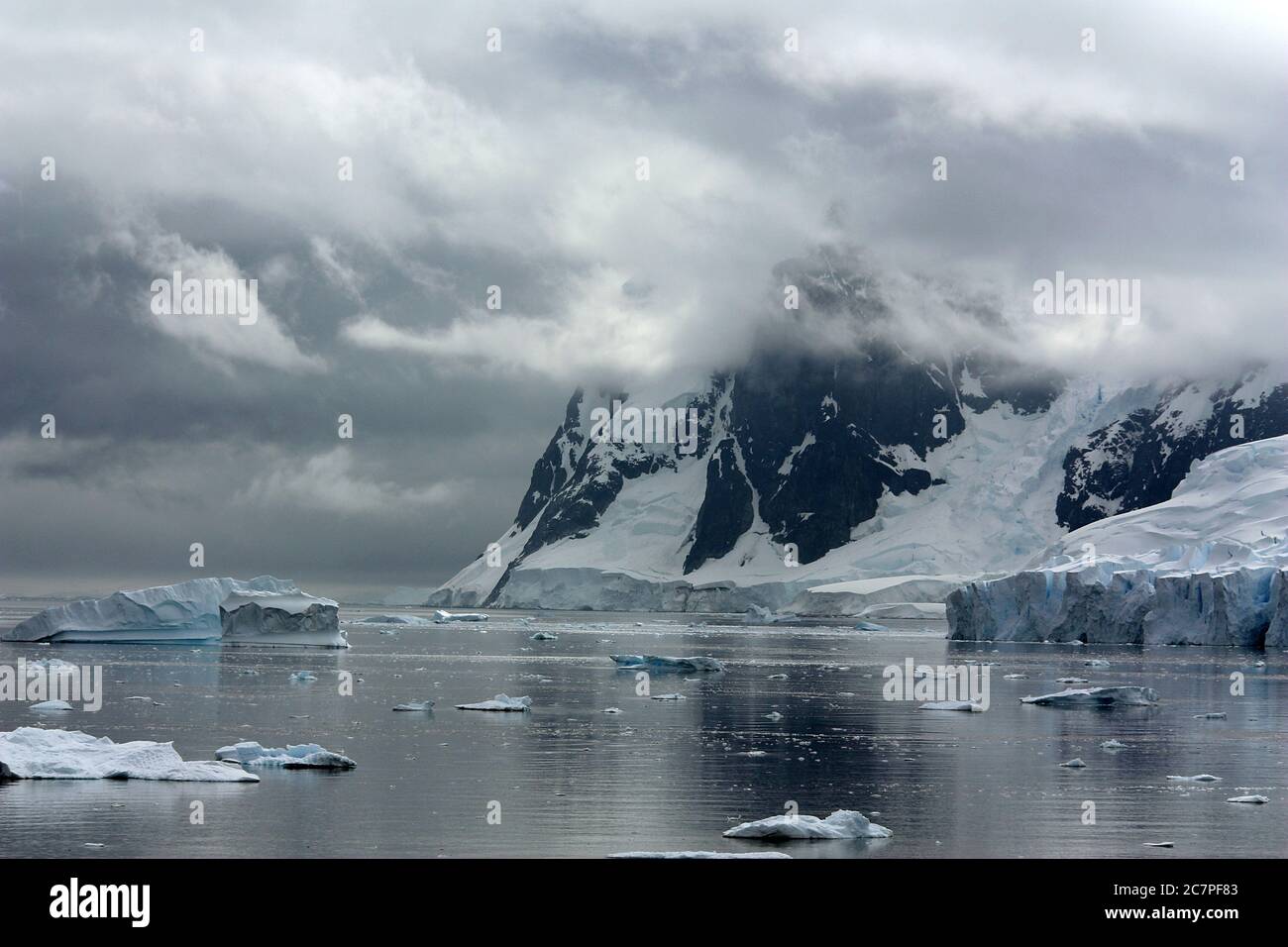 Coastal landscape in the Antarctic, Antarctic Peninsula Stock Photo - Alamy