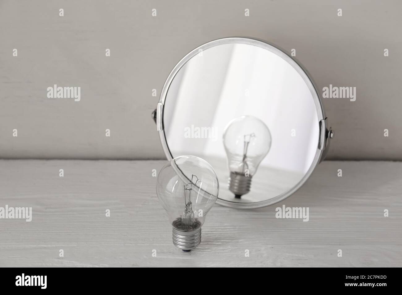 Lightbulb mirror hi-res stock photography and images - Alamy