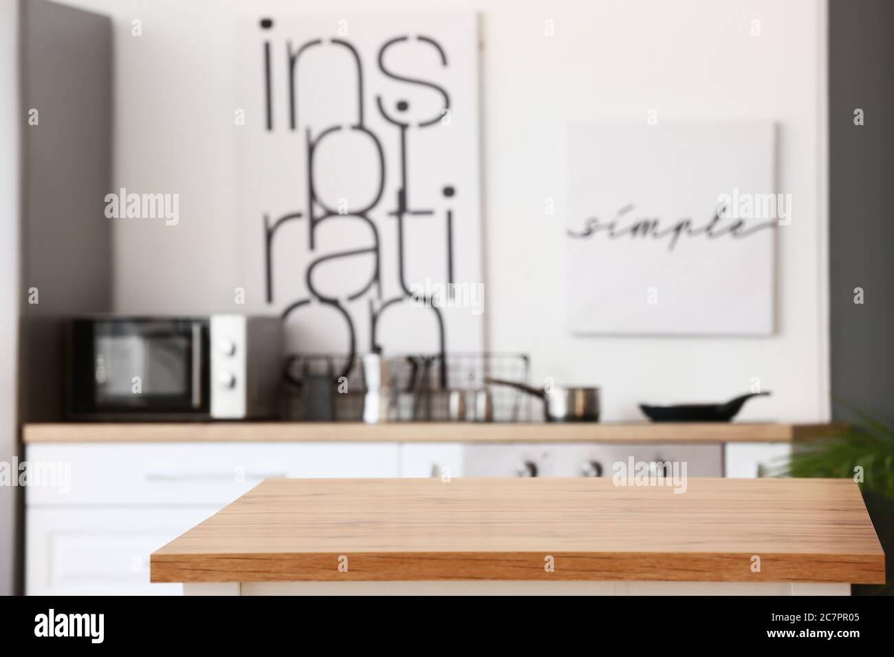 Empty table in modern kitchen Stock Photo - Alamy