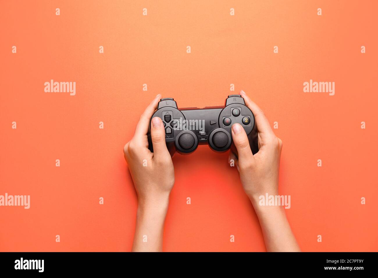 Hands joypad hi-res stock photography and images - Alamy