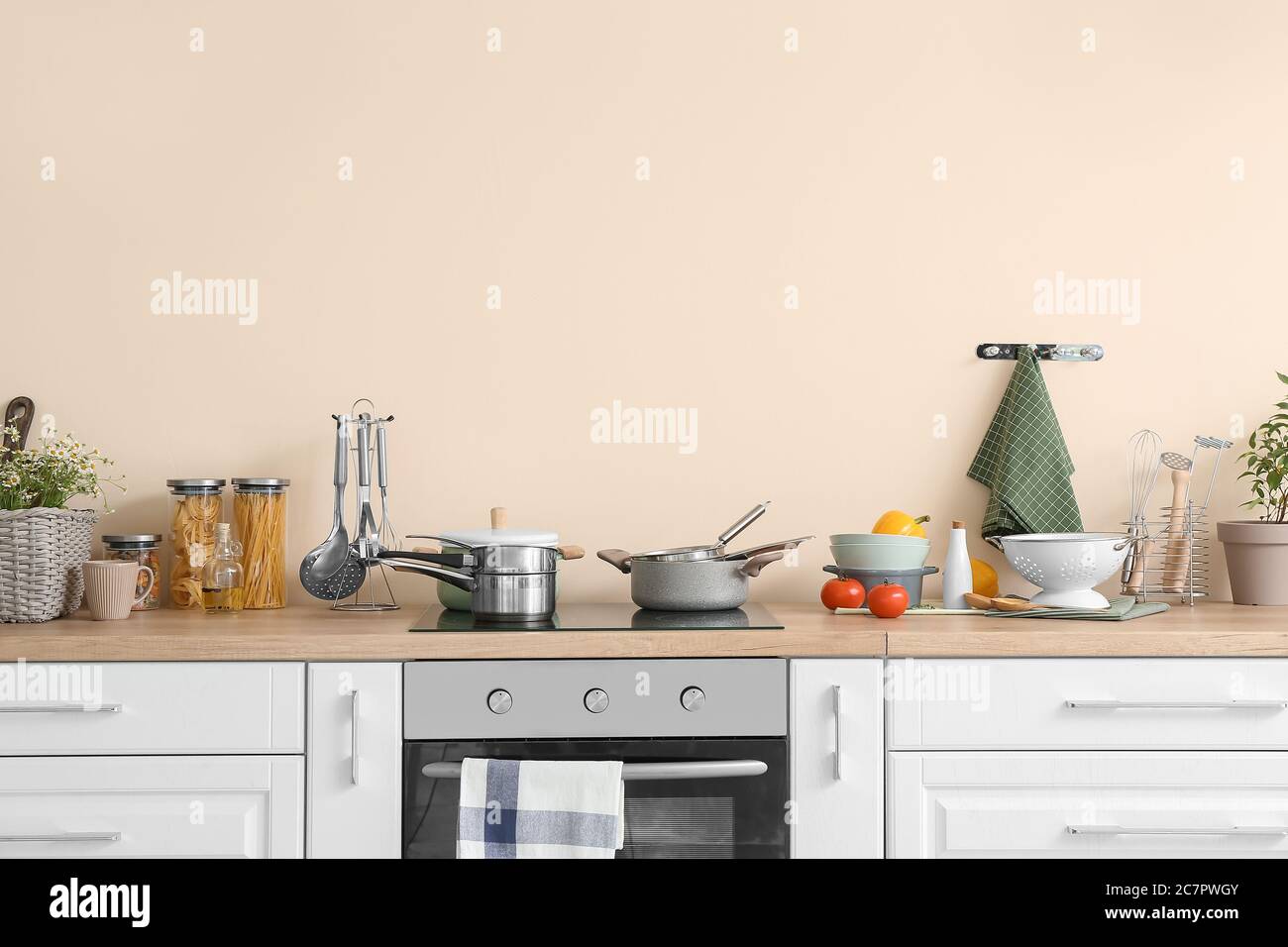 Colander beige kitchen equipment hi-res stock photography and images ...