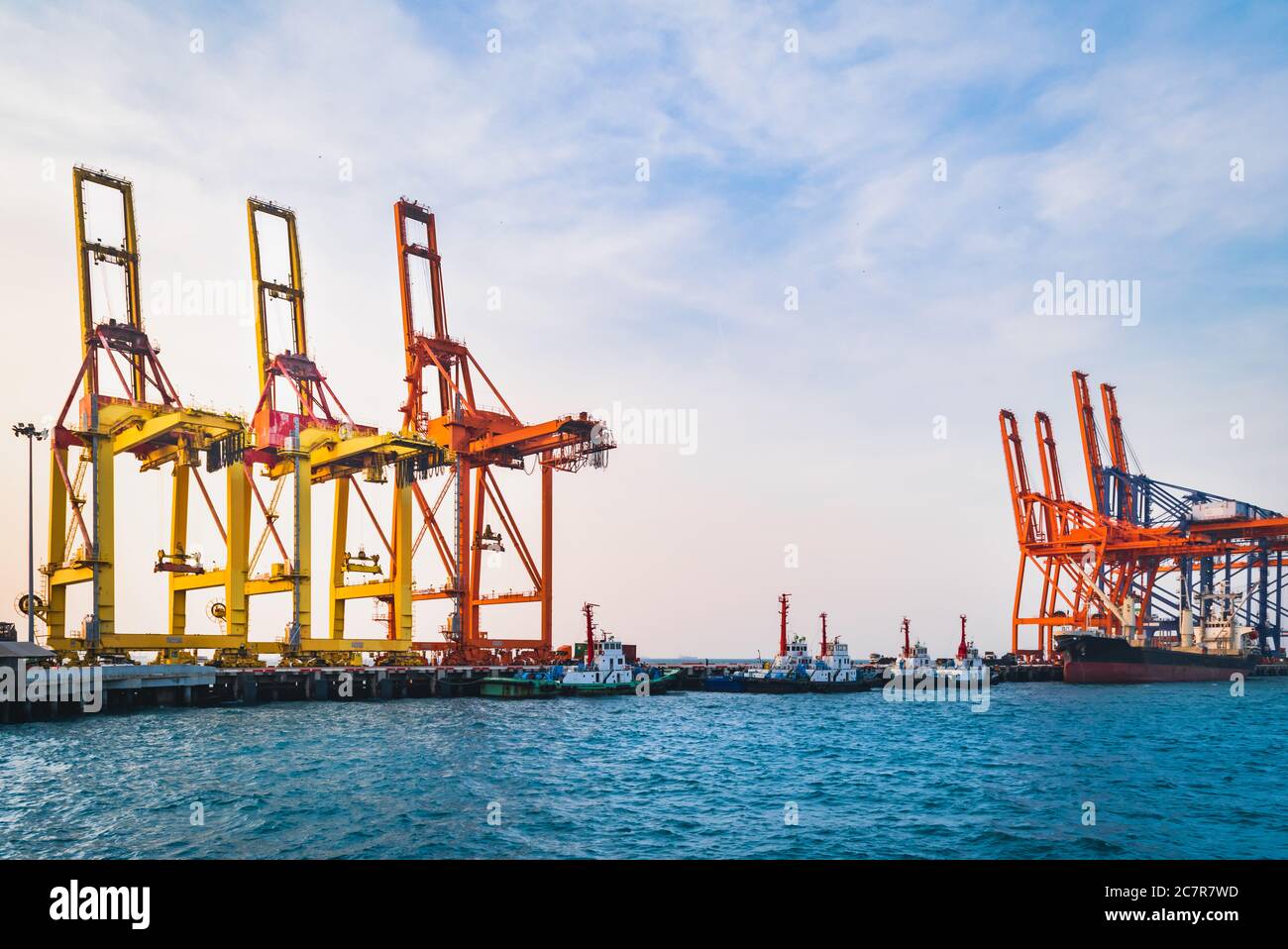 Container handling gantry crane hi-res stock photography and images - Alamy