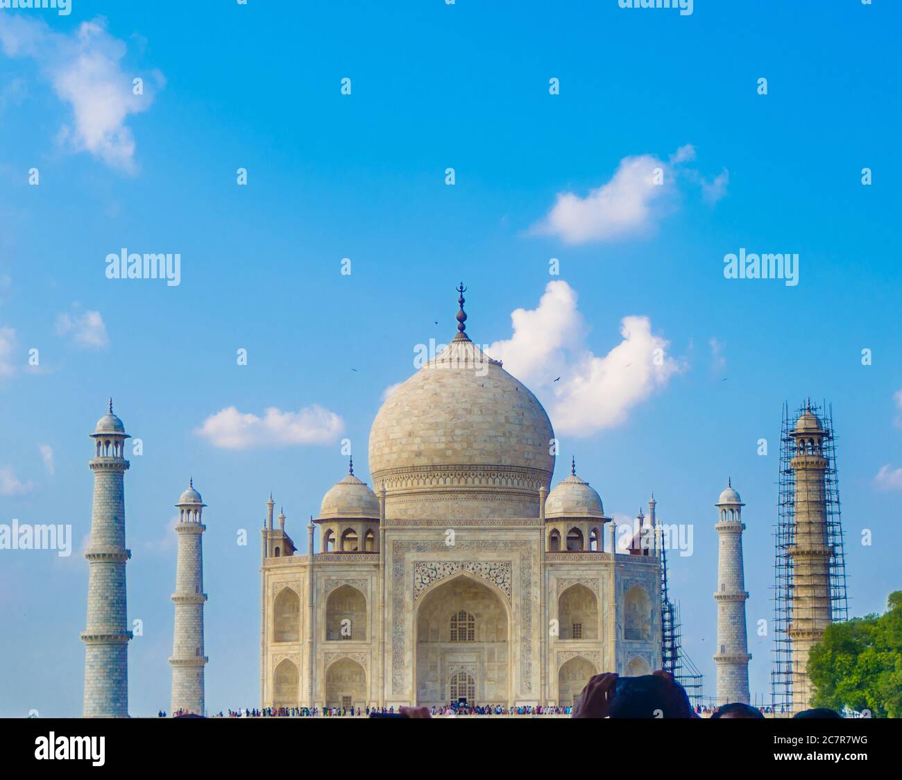 The Grate Taj Mahal of India was commissioned by Shah Jahan in 1631 ...
