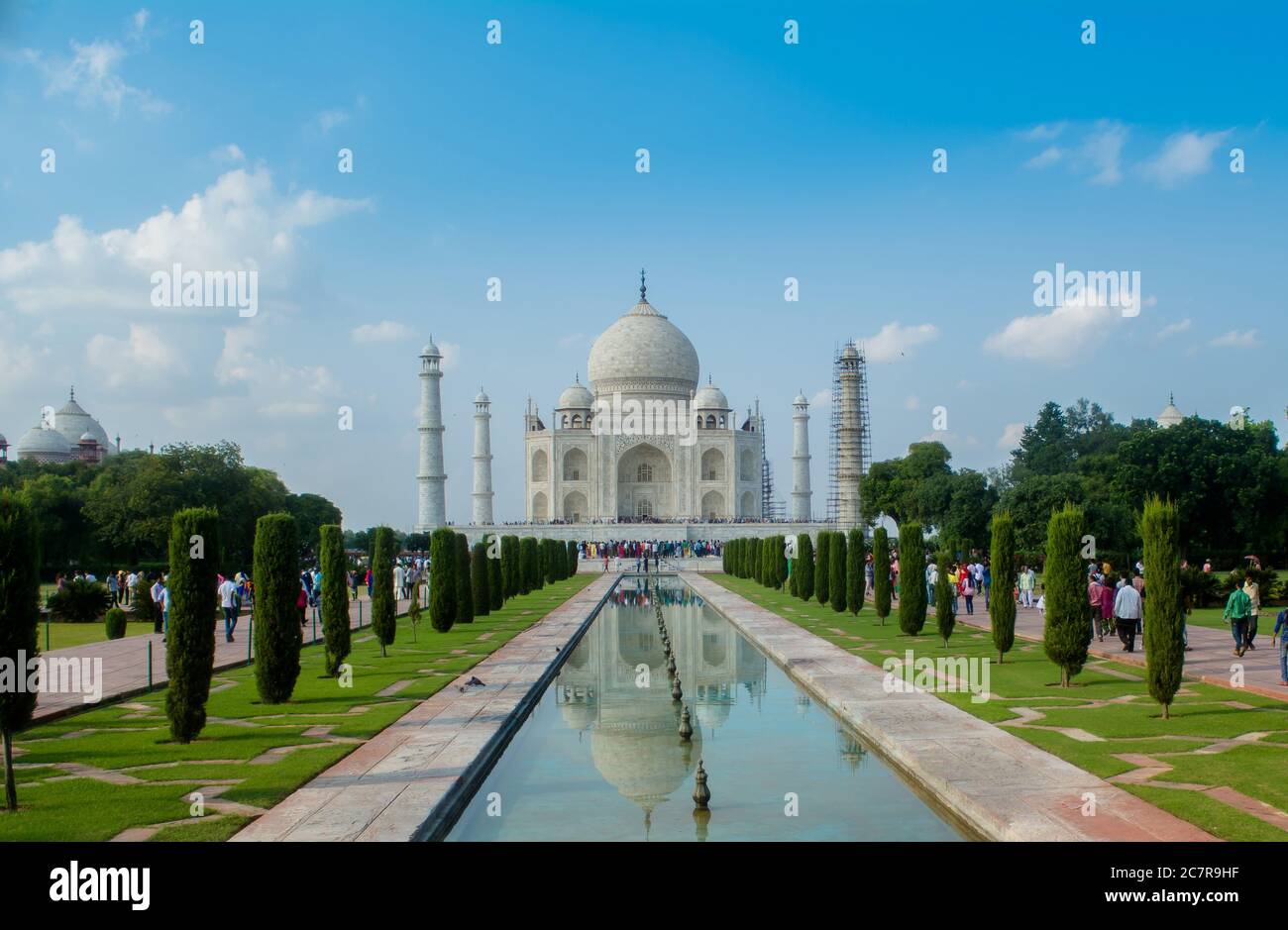 The Grate Taj Mahal of India was commissioned by Shah Jahan in 1631 ...