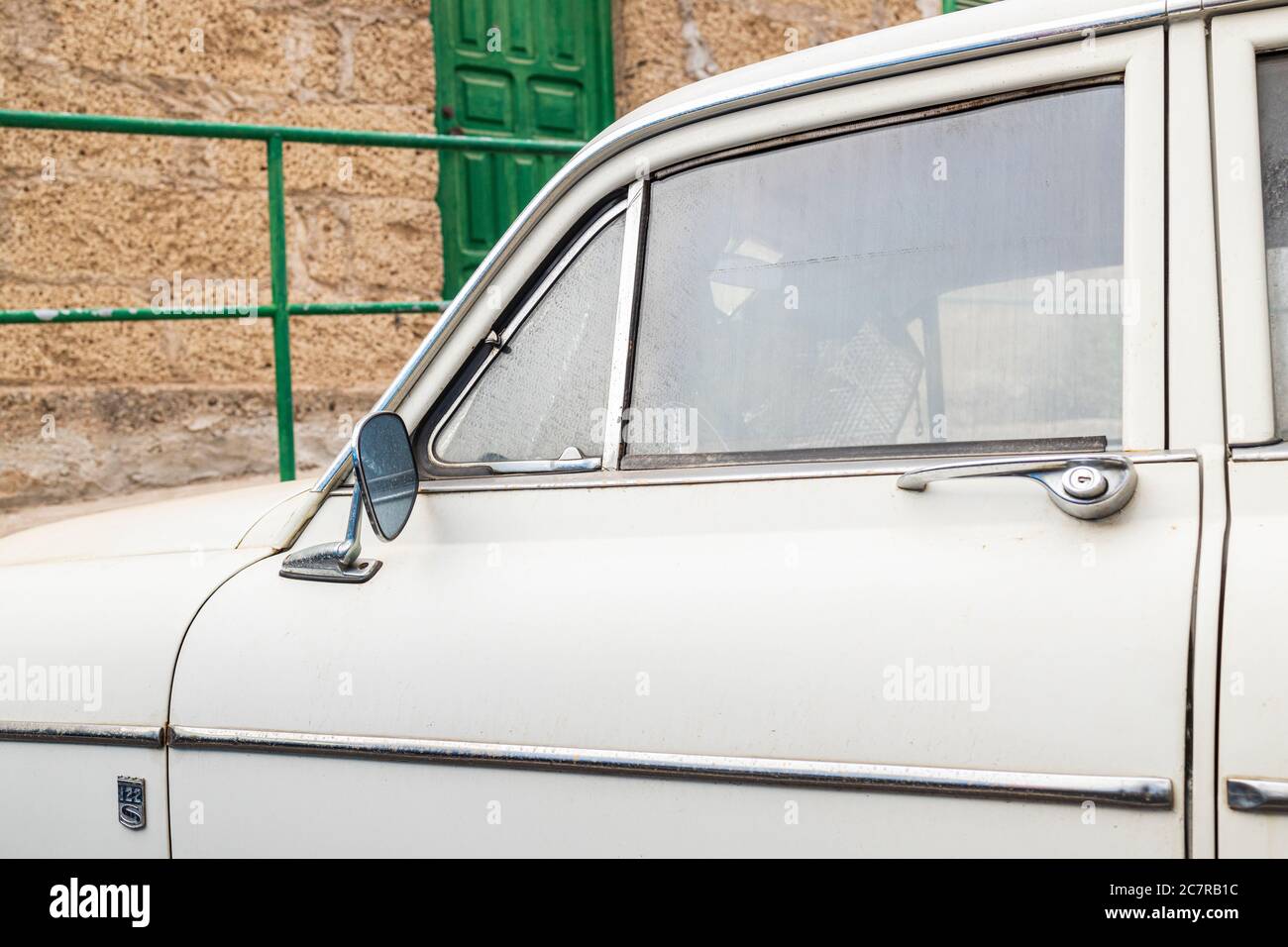 Car mirrors hi-res stock photography and images - Alamy