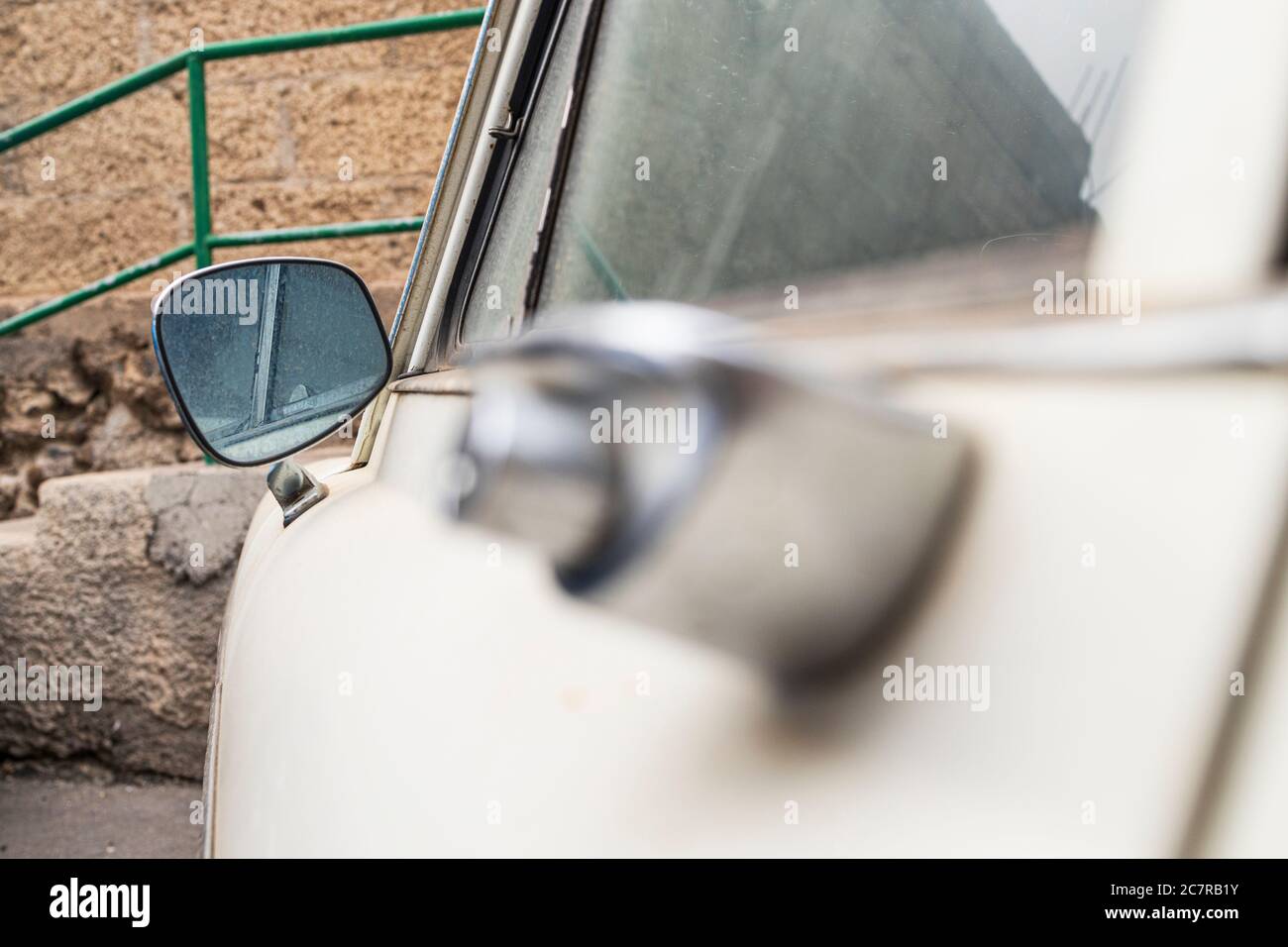 Car wing mirrors hi-res stock photography and images - Alamy