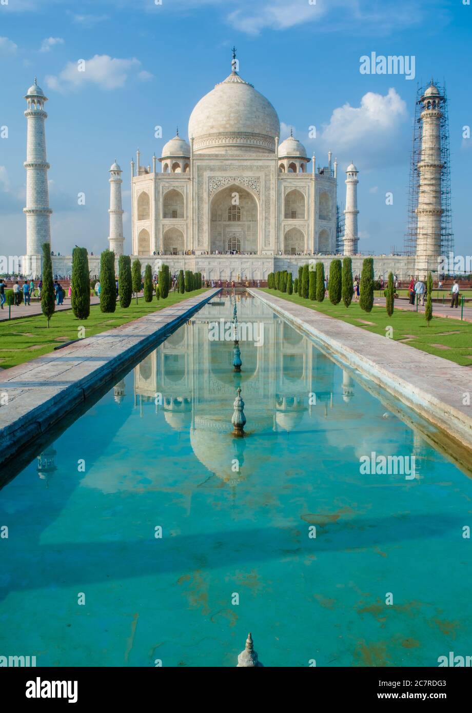 The Grate Taj Mahal of India was commissioned by Shah Jahan in 1631 ...