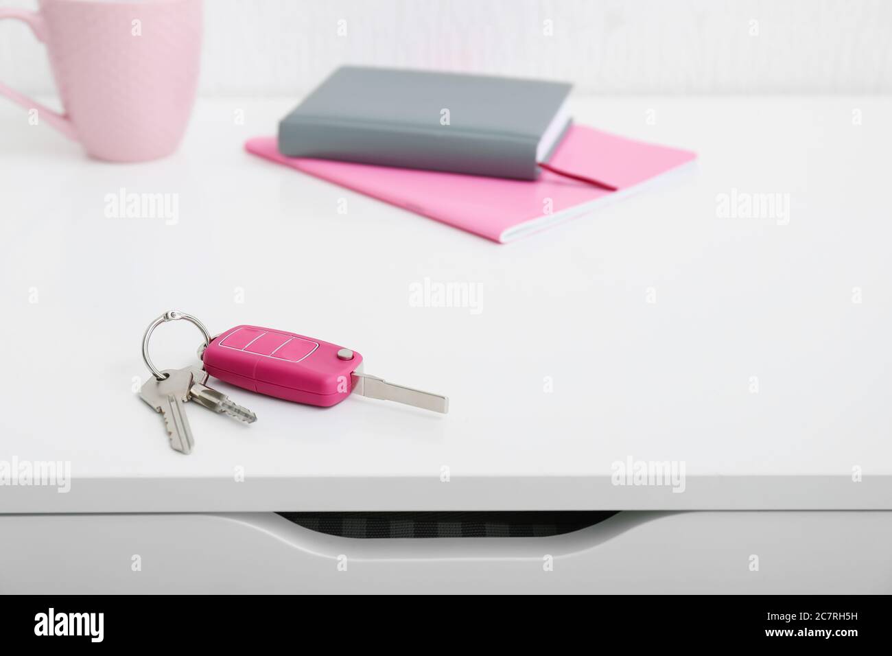 Car keys table nobody hi-res stock photography and images - Alamy