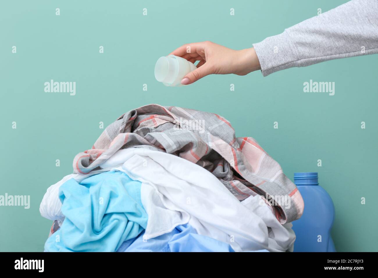 Female hand pouring detergent hi-res stock photography and images - Alamy