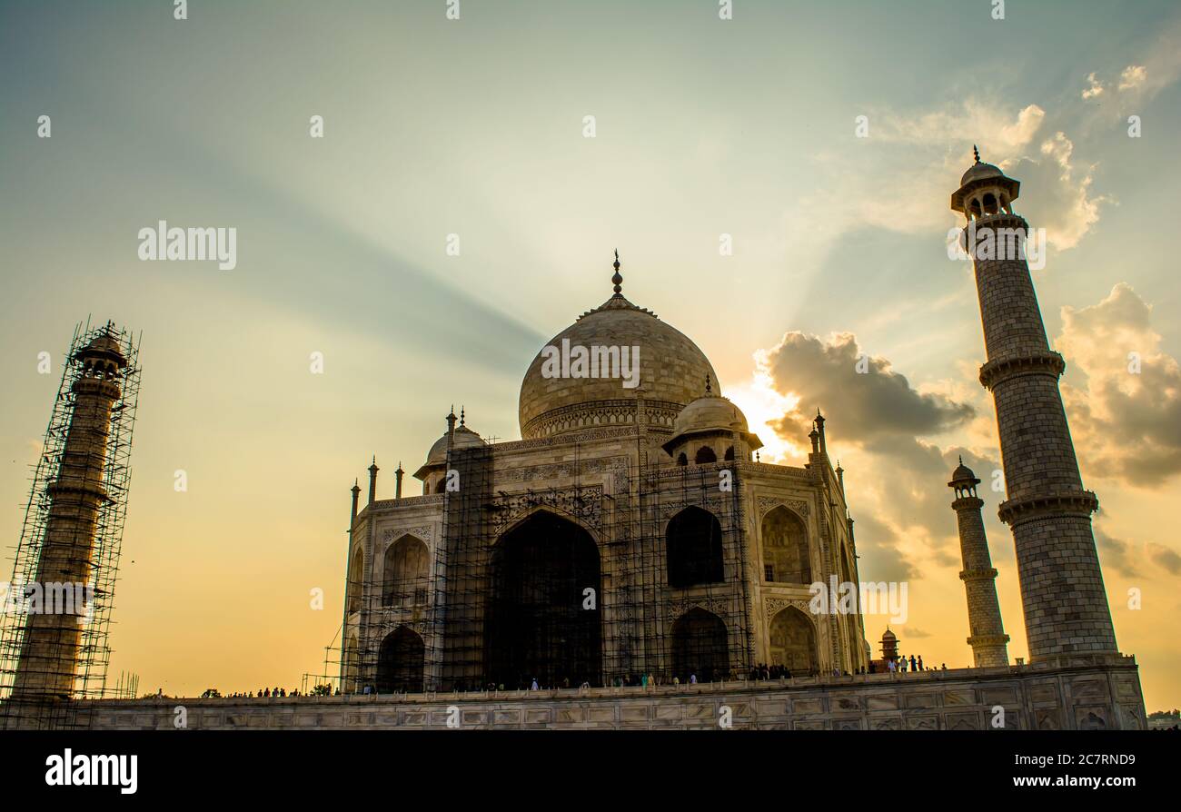 The Grate Taj Mahal of India was commissioned by Shah Jahan in 1631 ...