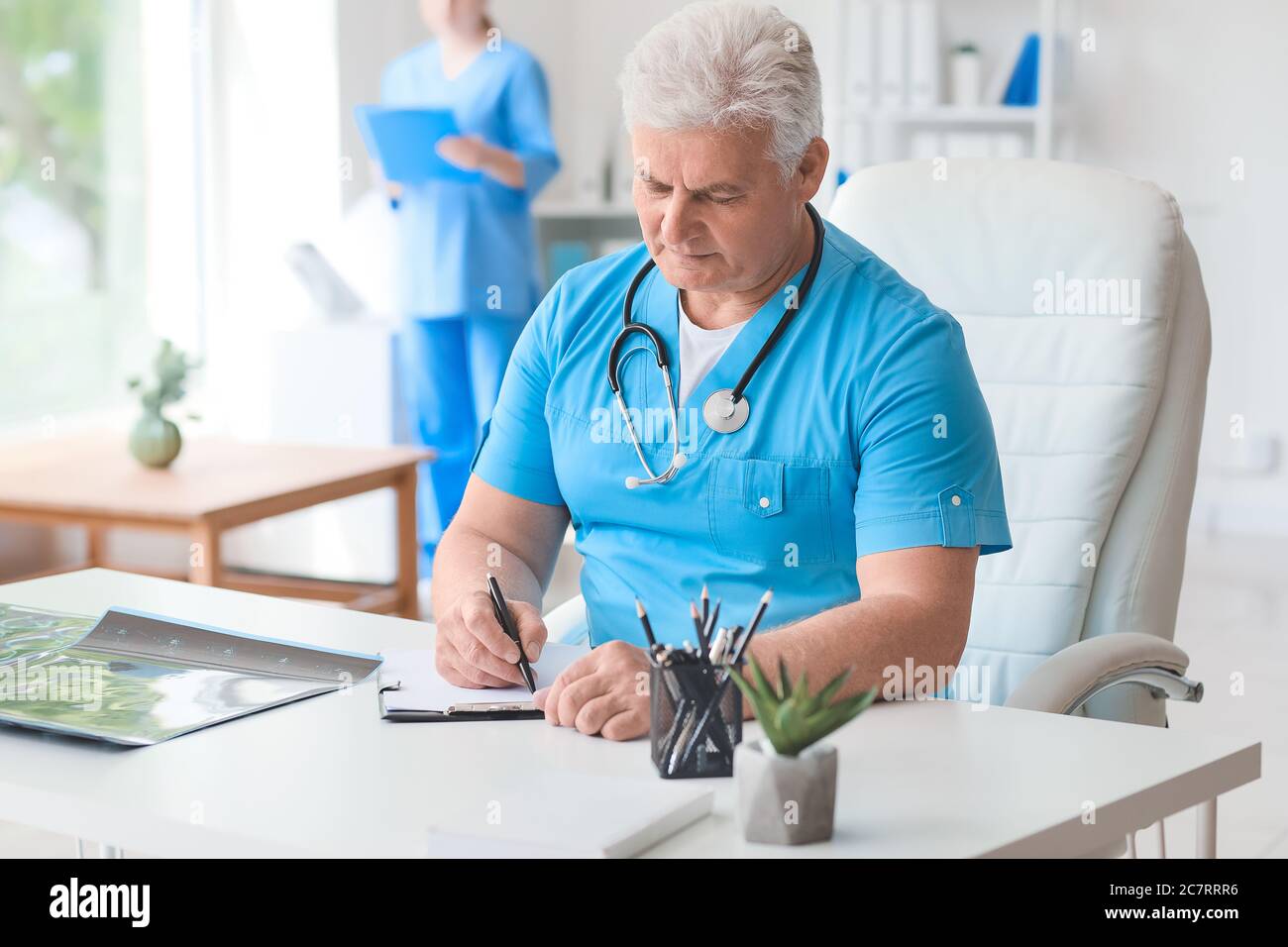 Senior neurologist working in clinic Stock Photo - Alamy
