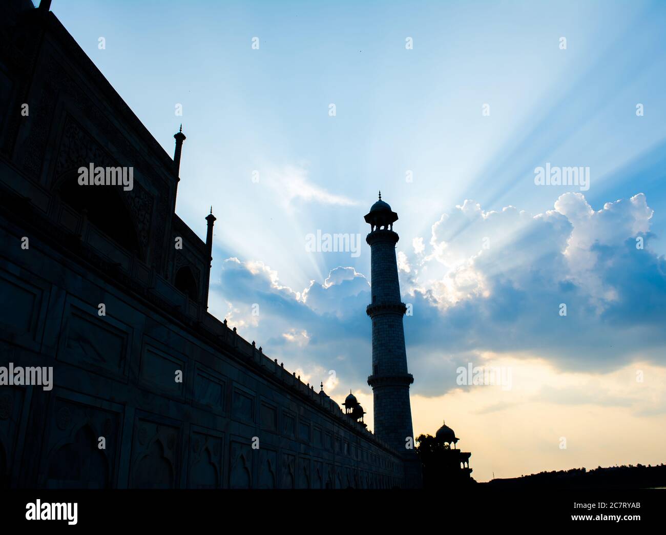 The Grate Taj Mahal of India was commissioned by Shah Jahan in 1631 ...